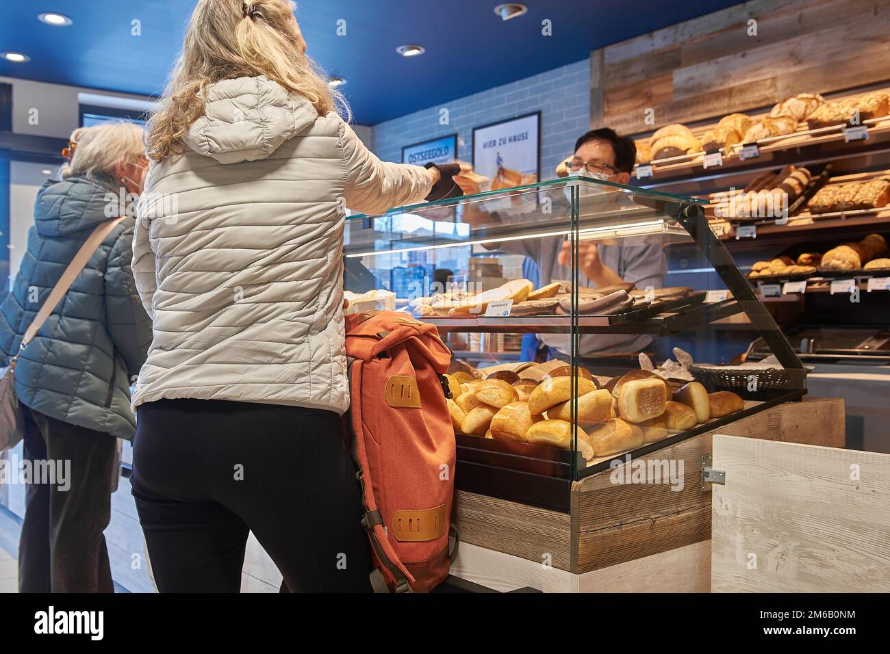 Customer at the bakery stand, Edeka-Jens, Burg auf Fehmarn, Schleswig ...