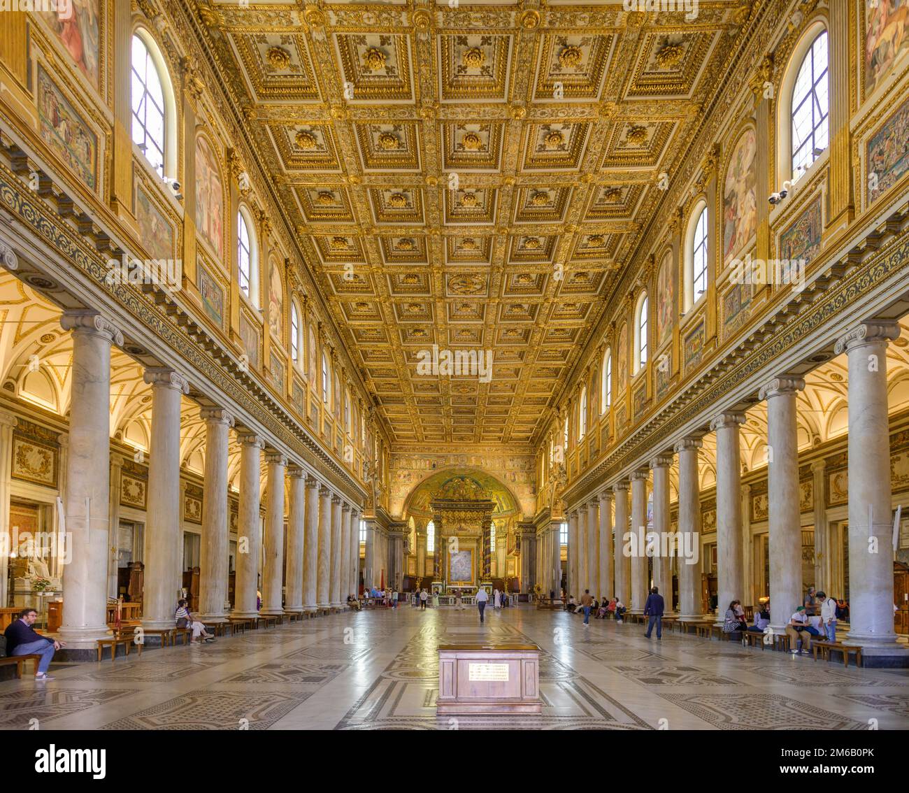 Santa maria maggiore rome interior hi-res stock photography and images ...