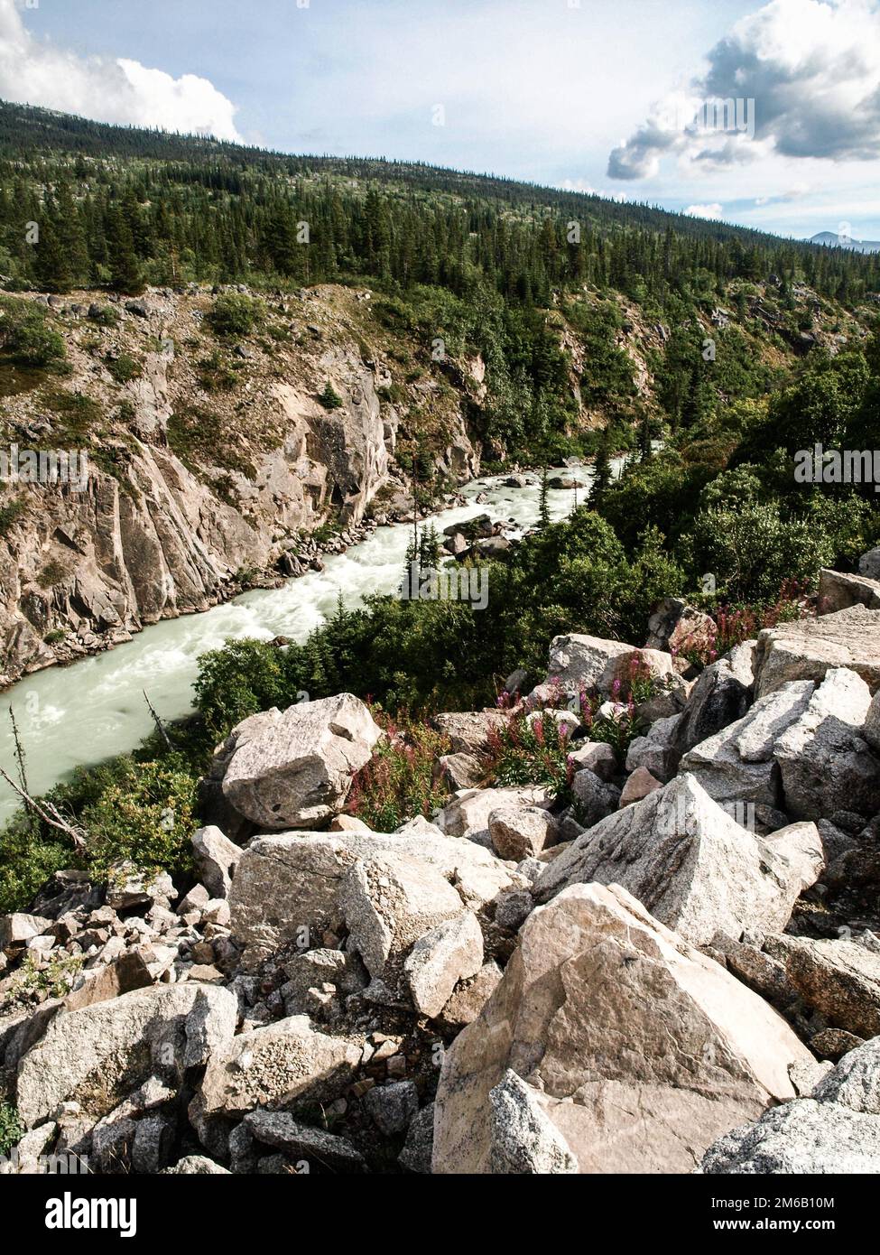 Alaska mountain and river hi-res stock photography and images - Alamy