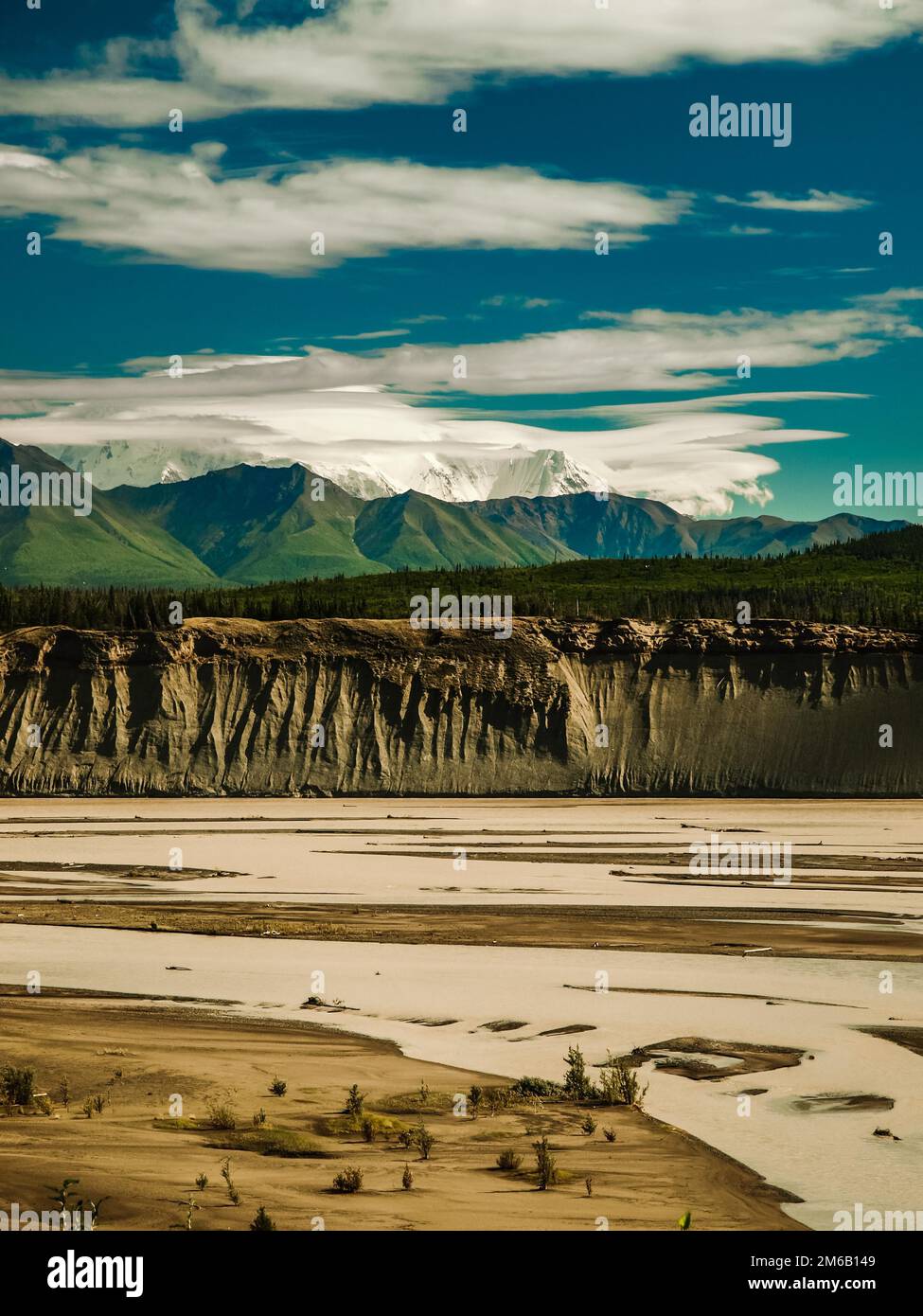 Alaska mountain and river hi-res stock photography and images - Alamy