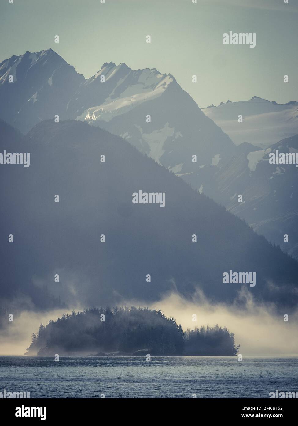 Alaska mountains fog hi-res stock photography and images - Alamy