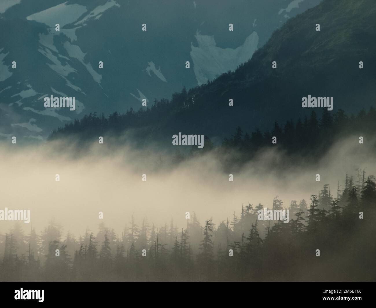 Alaska mountains fog hi-res stock photography and images - Alamy