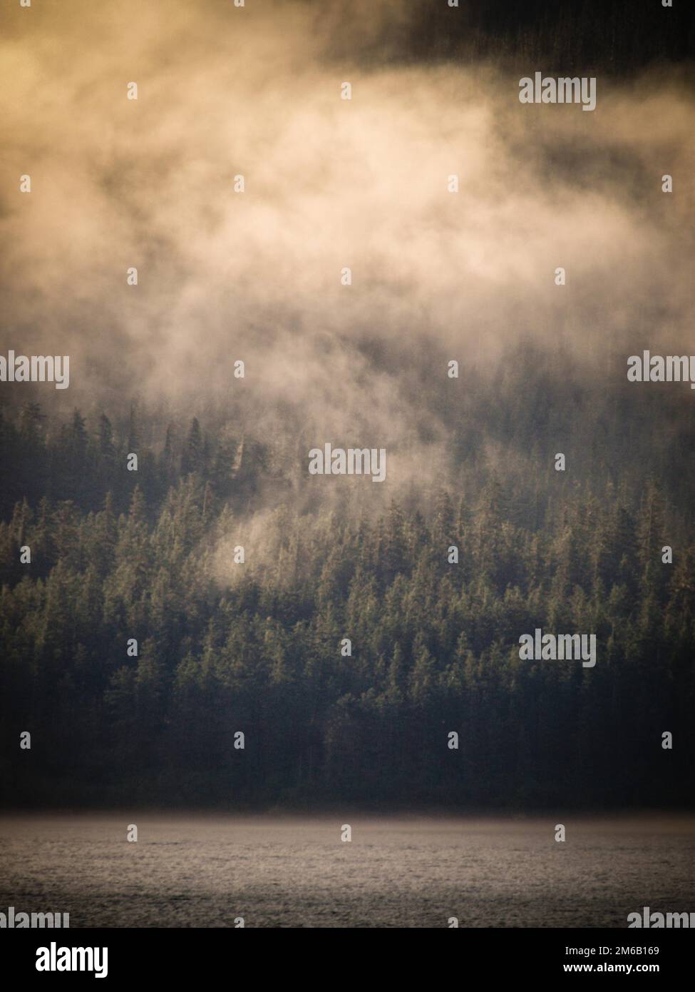 Alaska mountains fog hi-res stock photography and images - Alamy