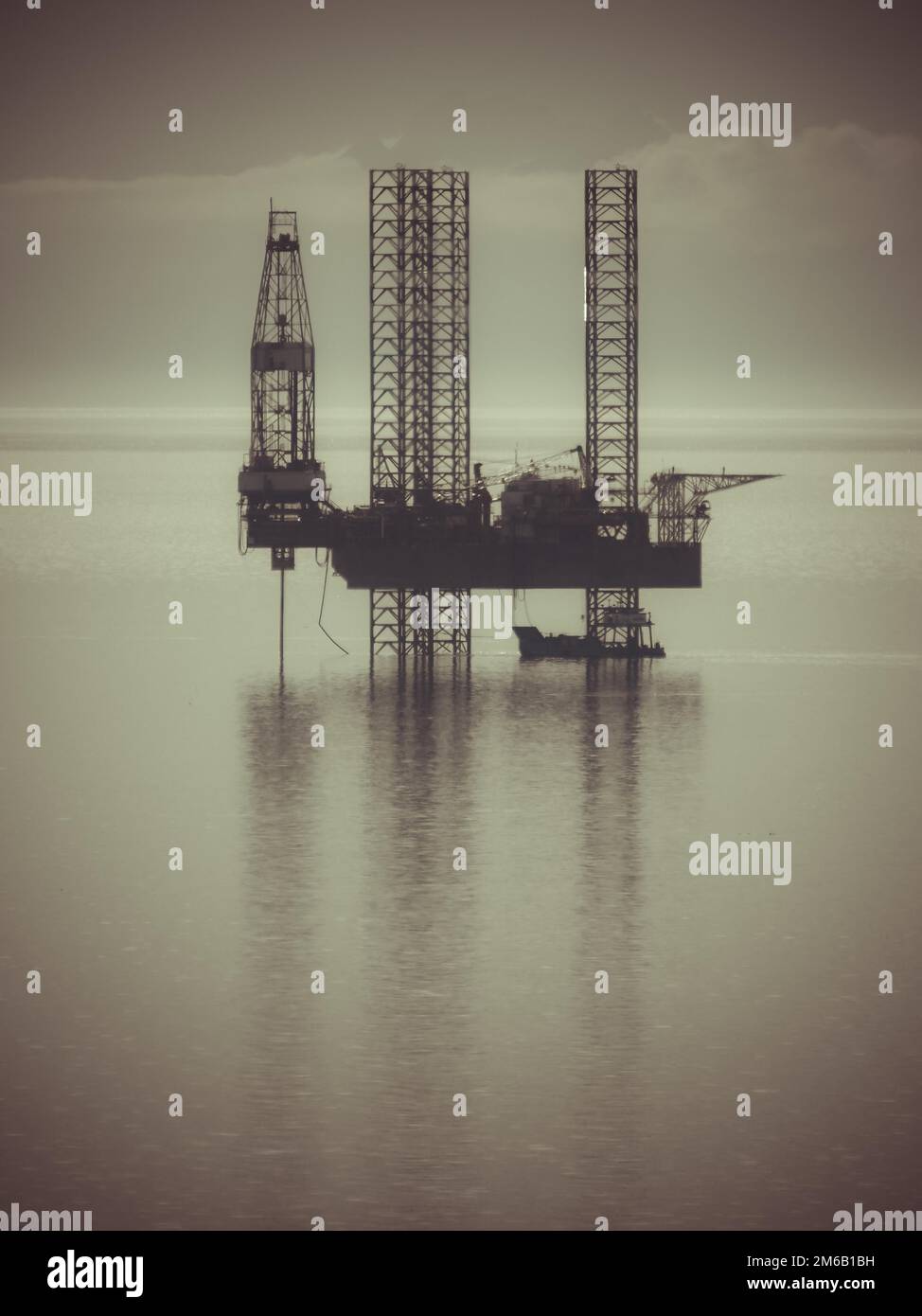 Alaska offshore oil rig hi-res stock photography and images - Alamy