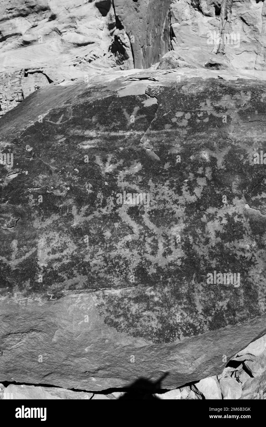 Rock art at Split Level Ruin. Backpacking in Grand Gulch and viewing ...