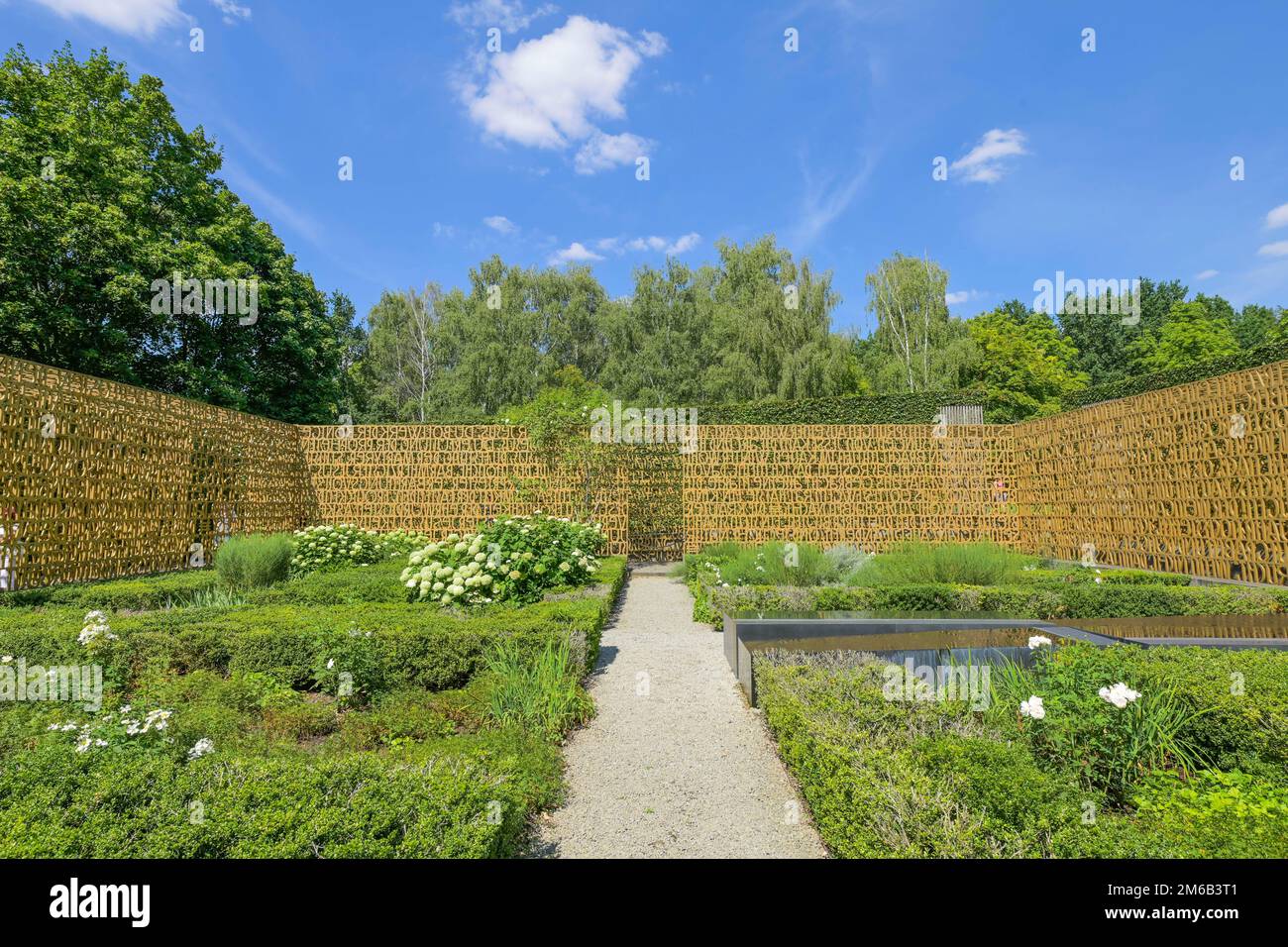 Religion bible gardens world hi-res stock photography and images - Alamy