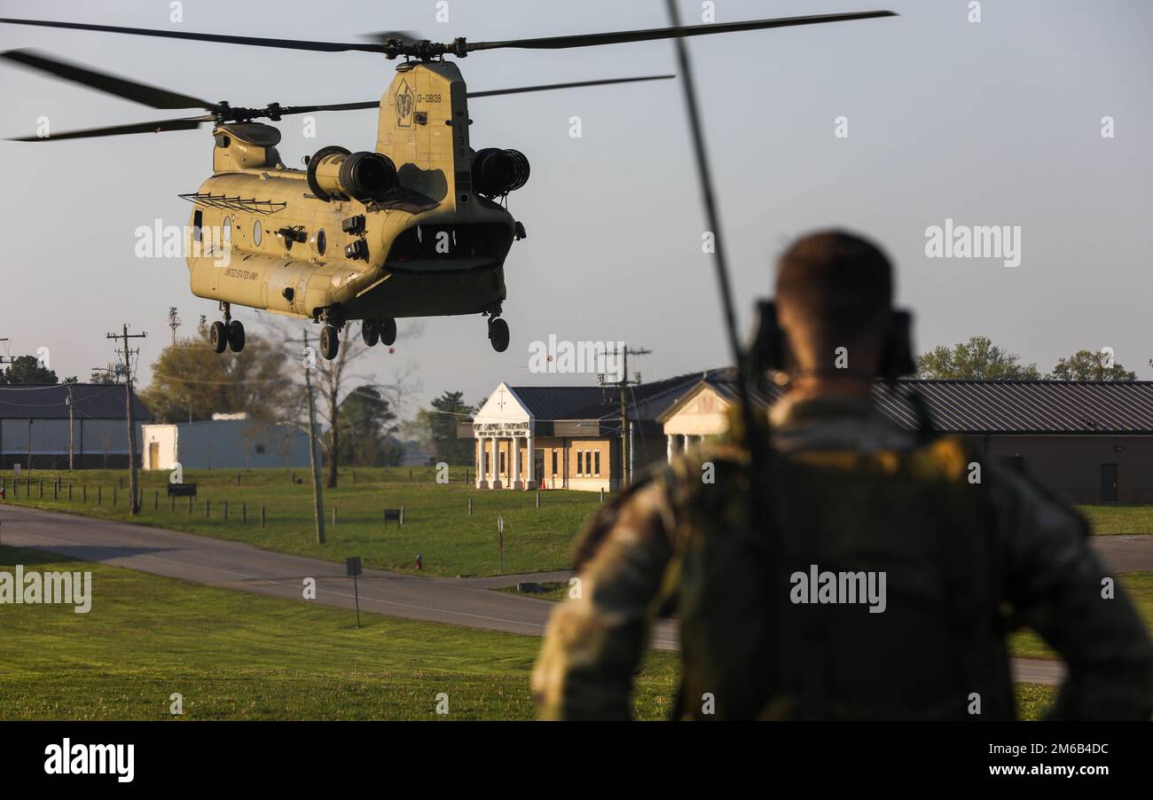 Soldiers from Headquarters, and Headquarters Battalion, 101st Airborne ...