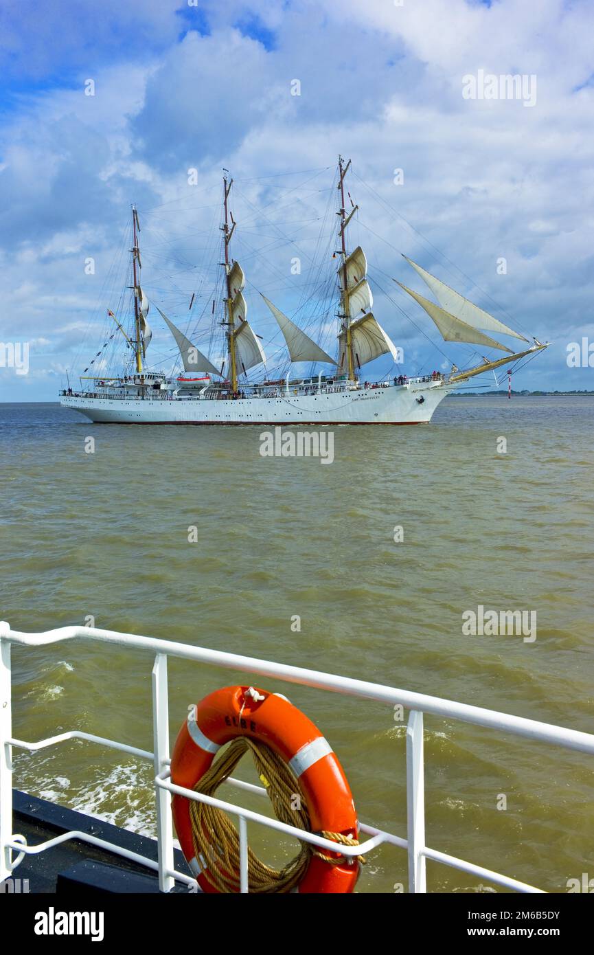 The Polish tall ship Dar Mlodziezy Stock Photo - Alamy