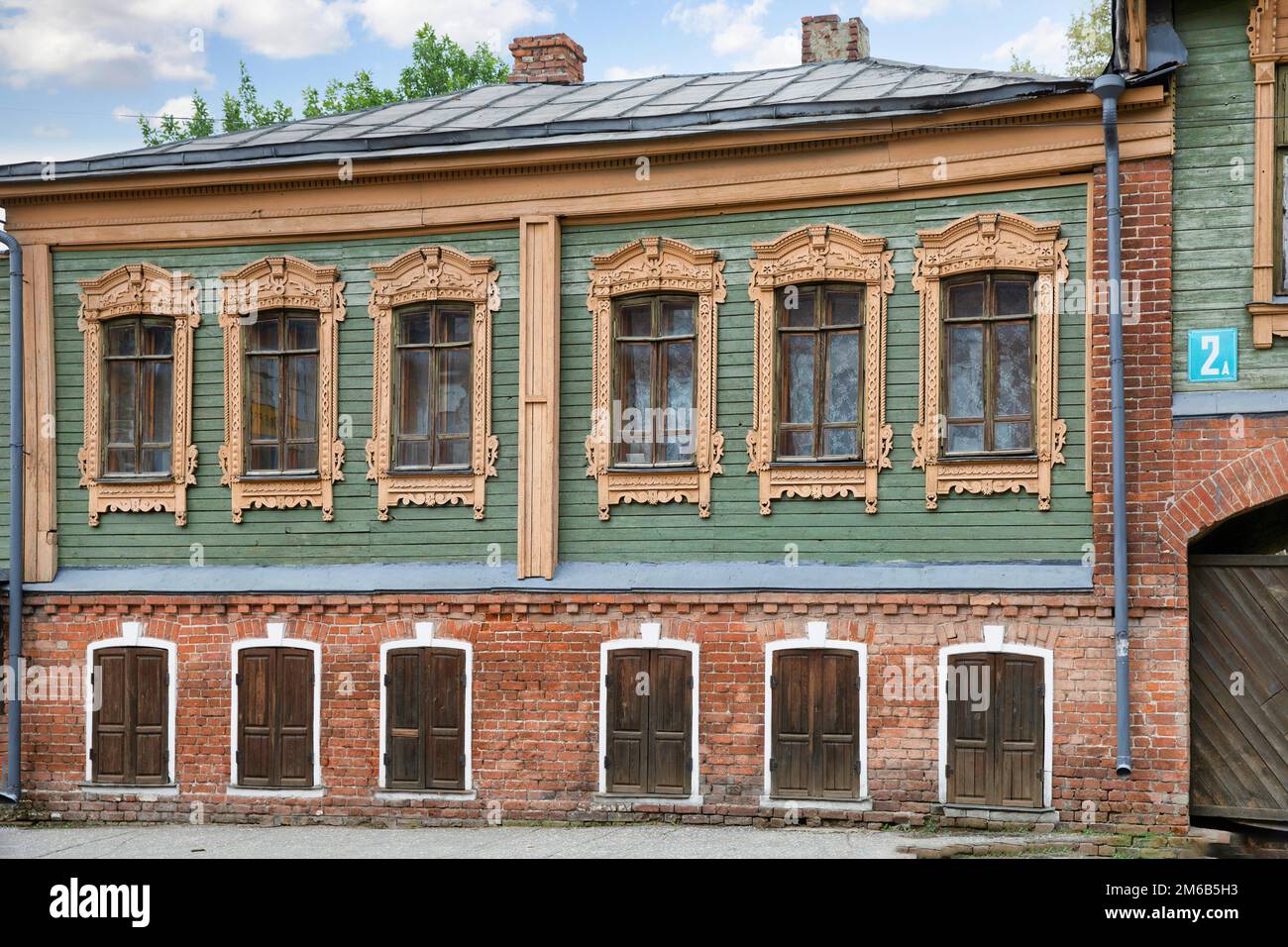 House with carved shutters, Vladimir, Russia Stock Photo - Alamy
