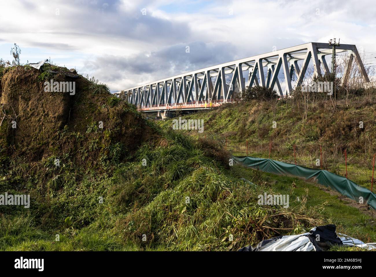 A view of the bridge next to a grassy area Stock Photo - Alamy