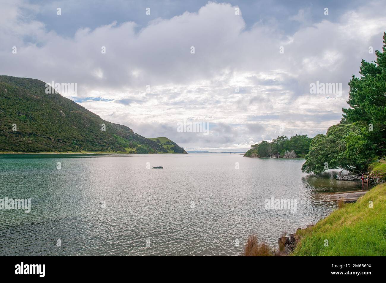 A beautiful shot of a peaceful Houhora Harbour in New Zealand ...