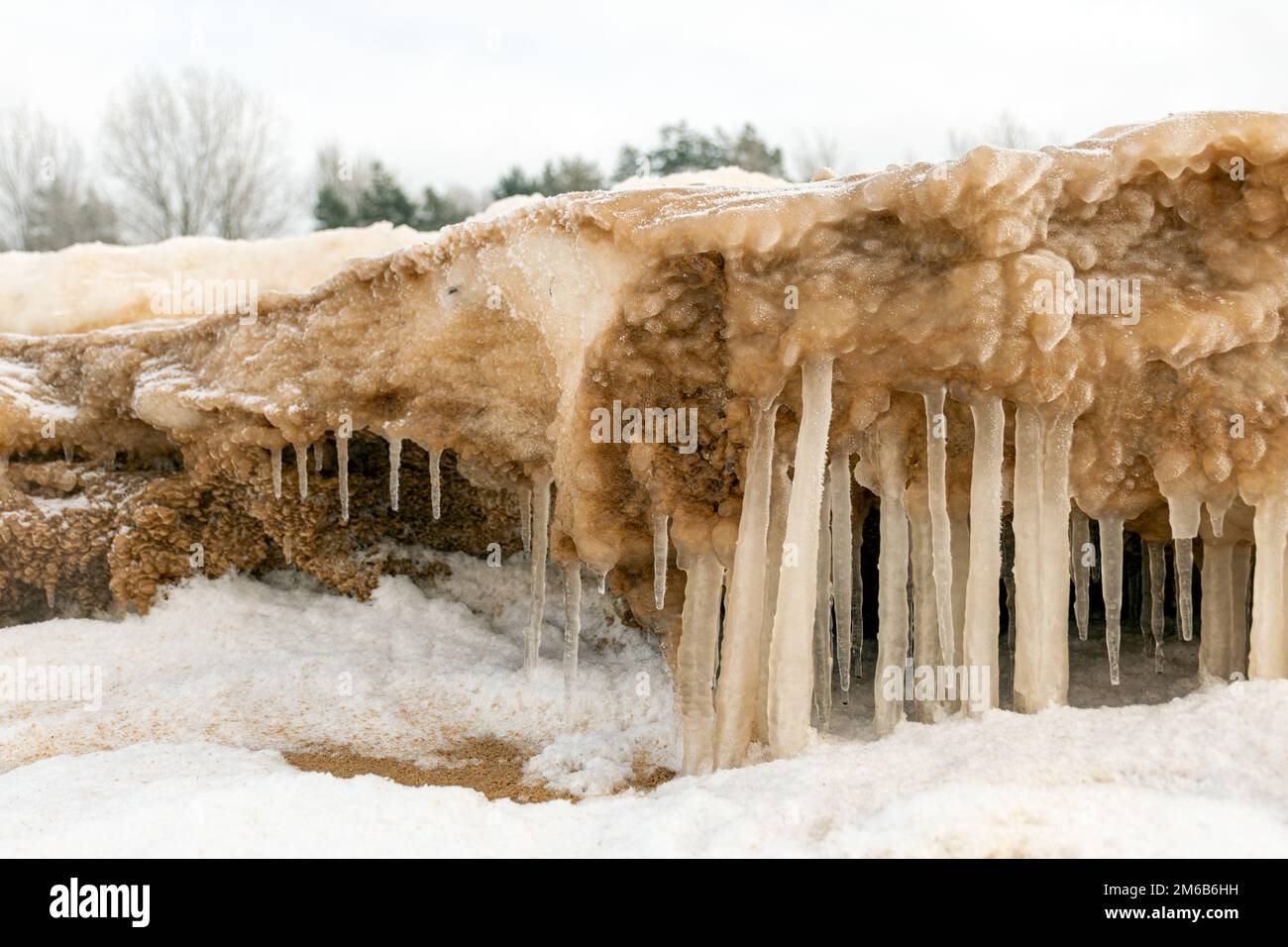 lying pieces of ice on the seashore, icicles of different sizes ...