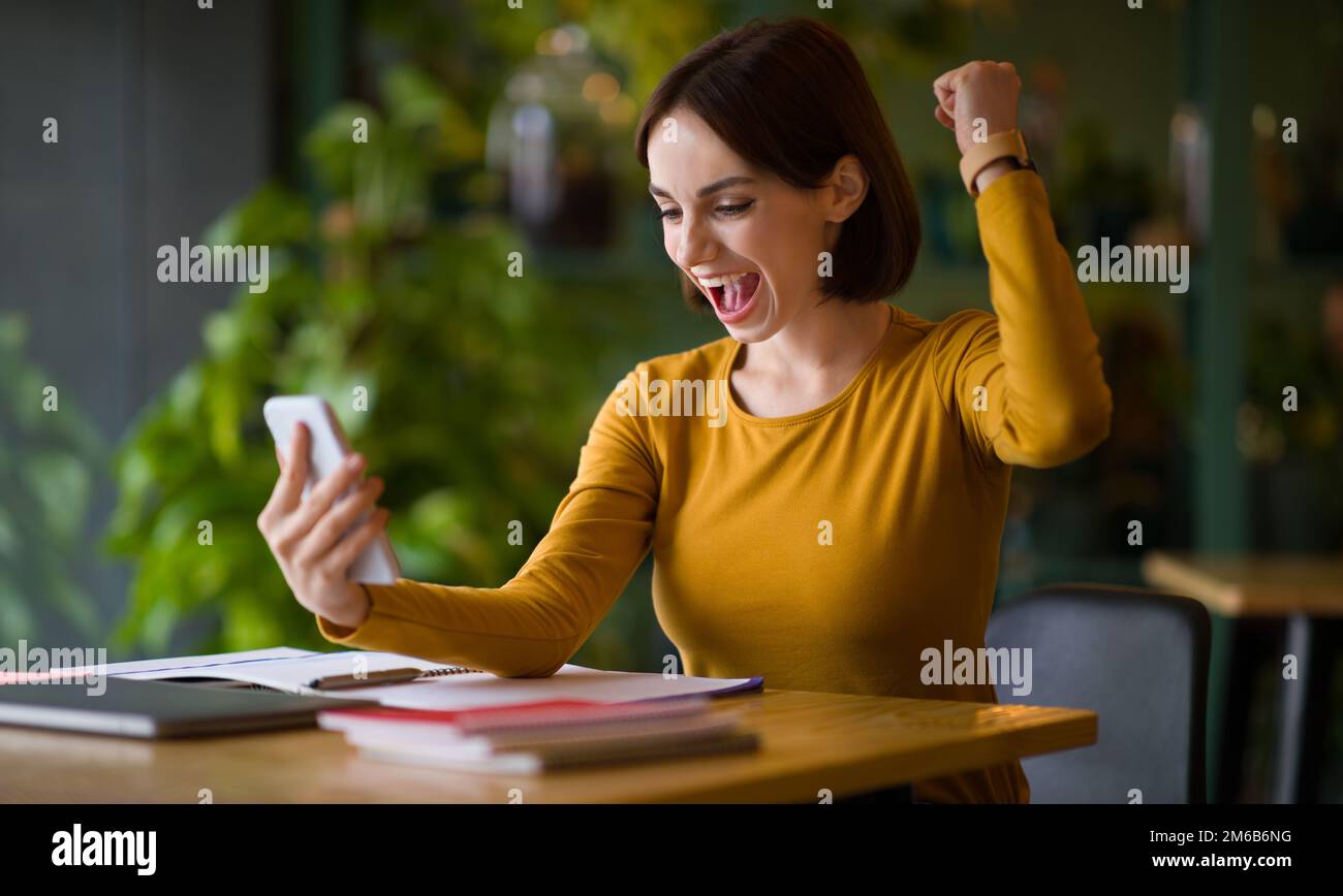 Female trader using smartphone hi-res stock photography and images - Alamy