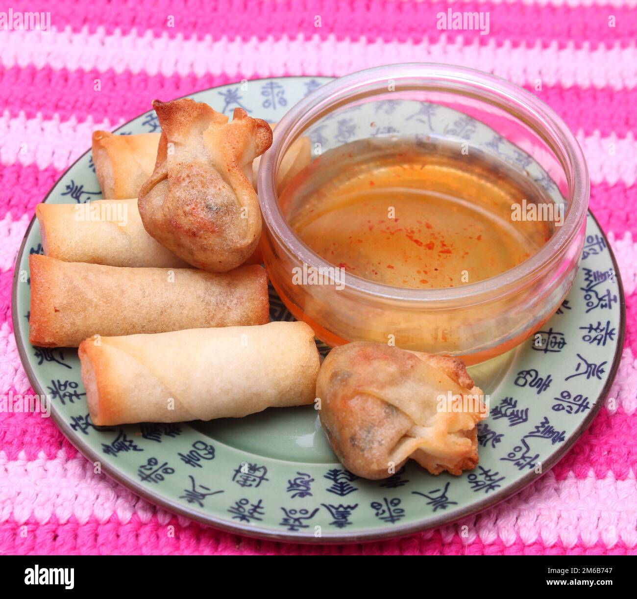Chinese dim sum spring rolls hi-res stock photography and images - Alamy