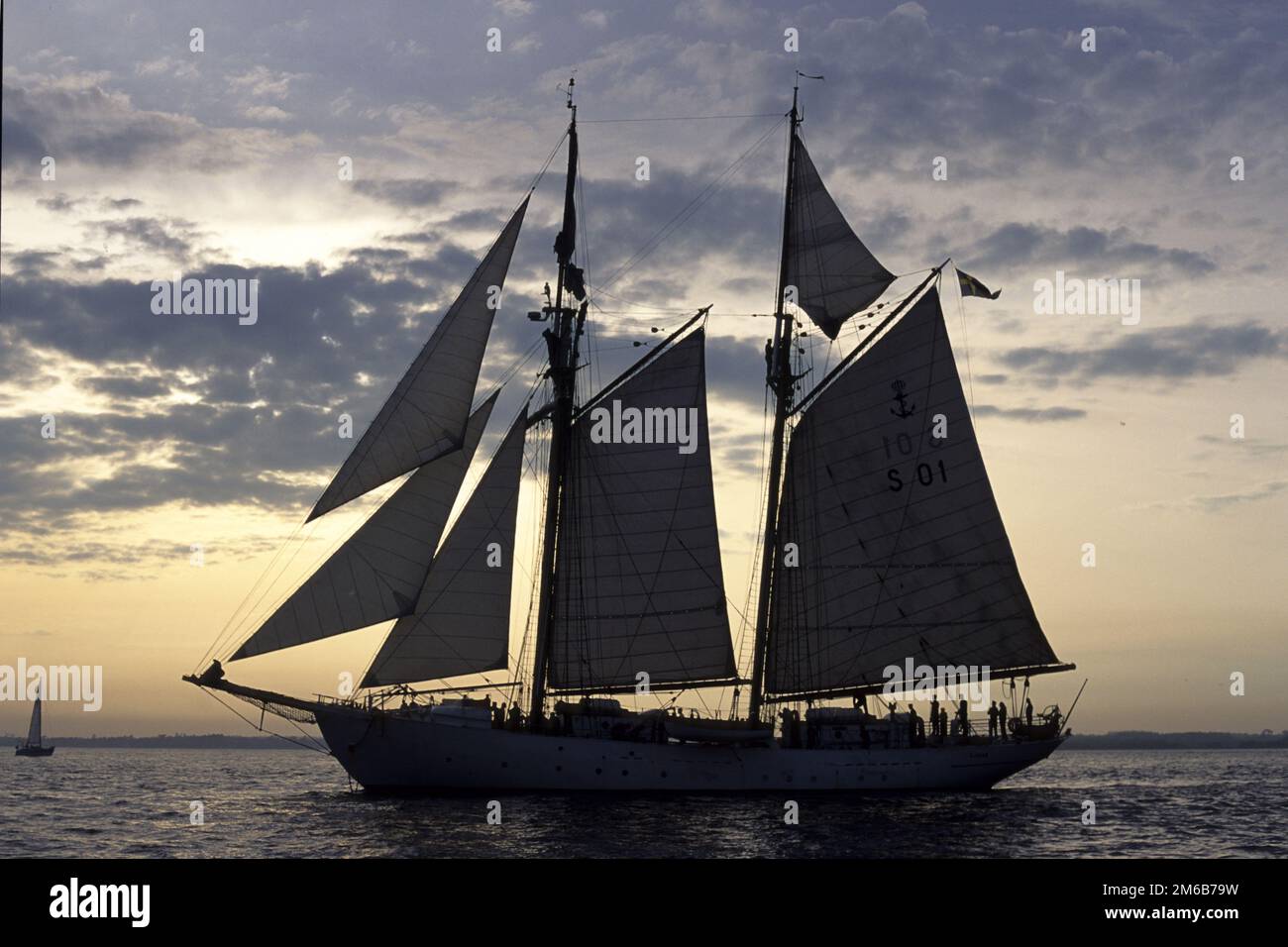 Swedish Navy schooner Gladan, sunset in the Solent, 1990 Stock Photo ...
