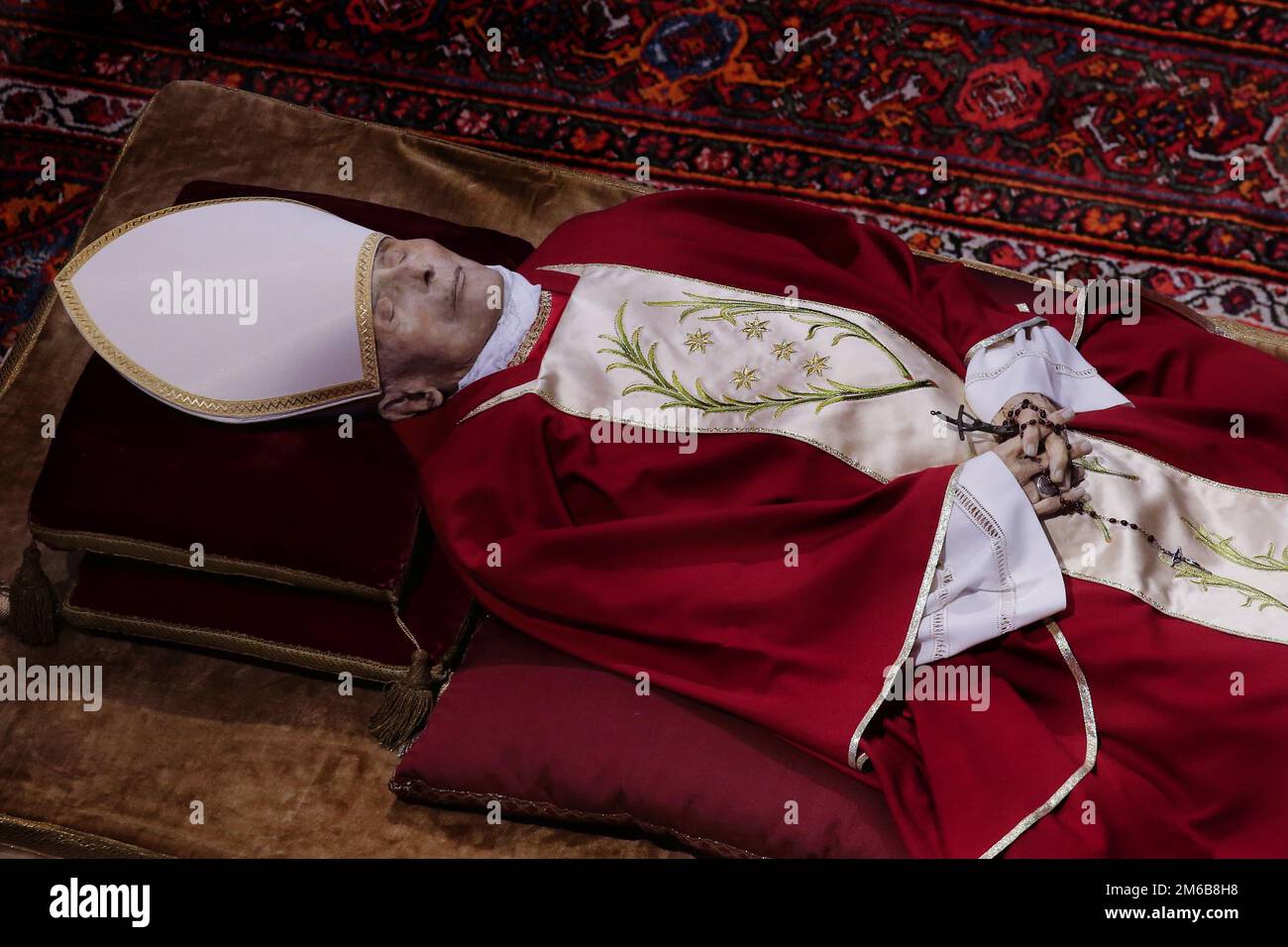 January 3, 2023: The body of Pope Emeritus Benedict XVI lays in state ...