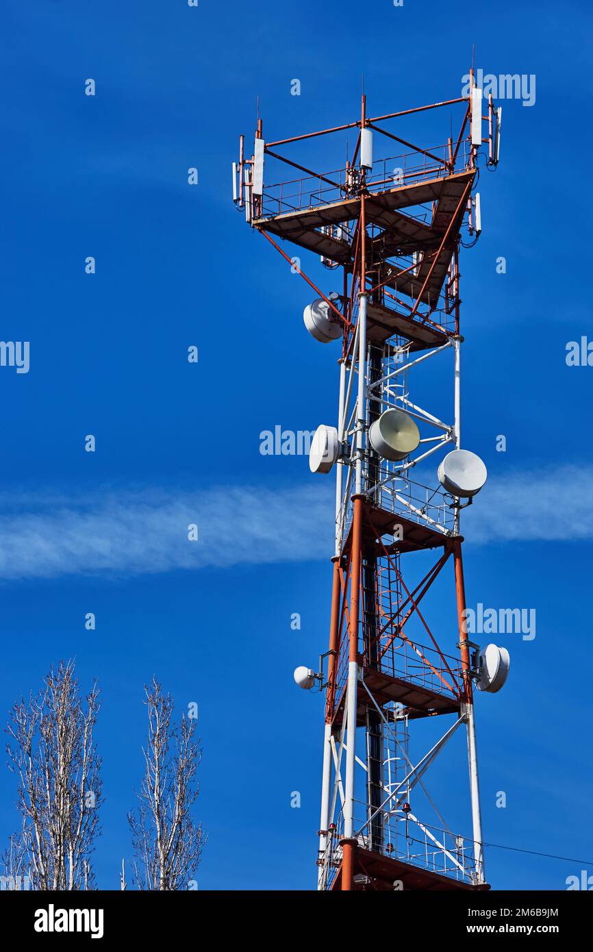 Cell telephone transmission tower hi-res stock photography and images - Alamy