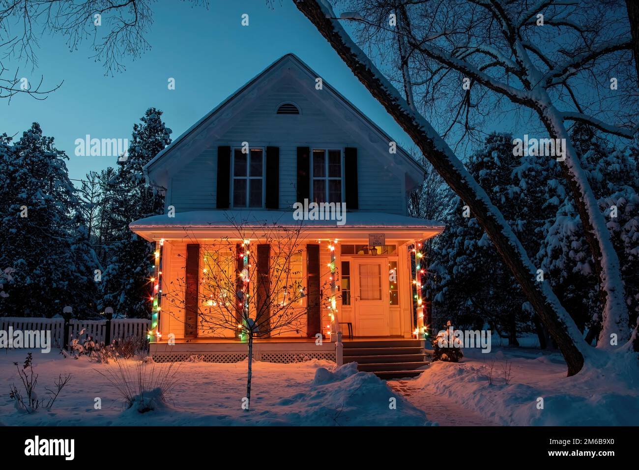 Historic 1858 Thomas Lacy (1824-1901) house decorated for Christmas on ...