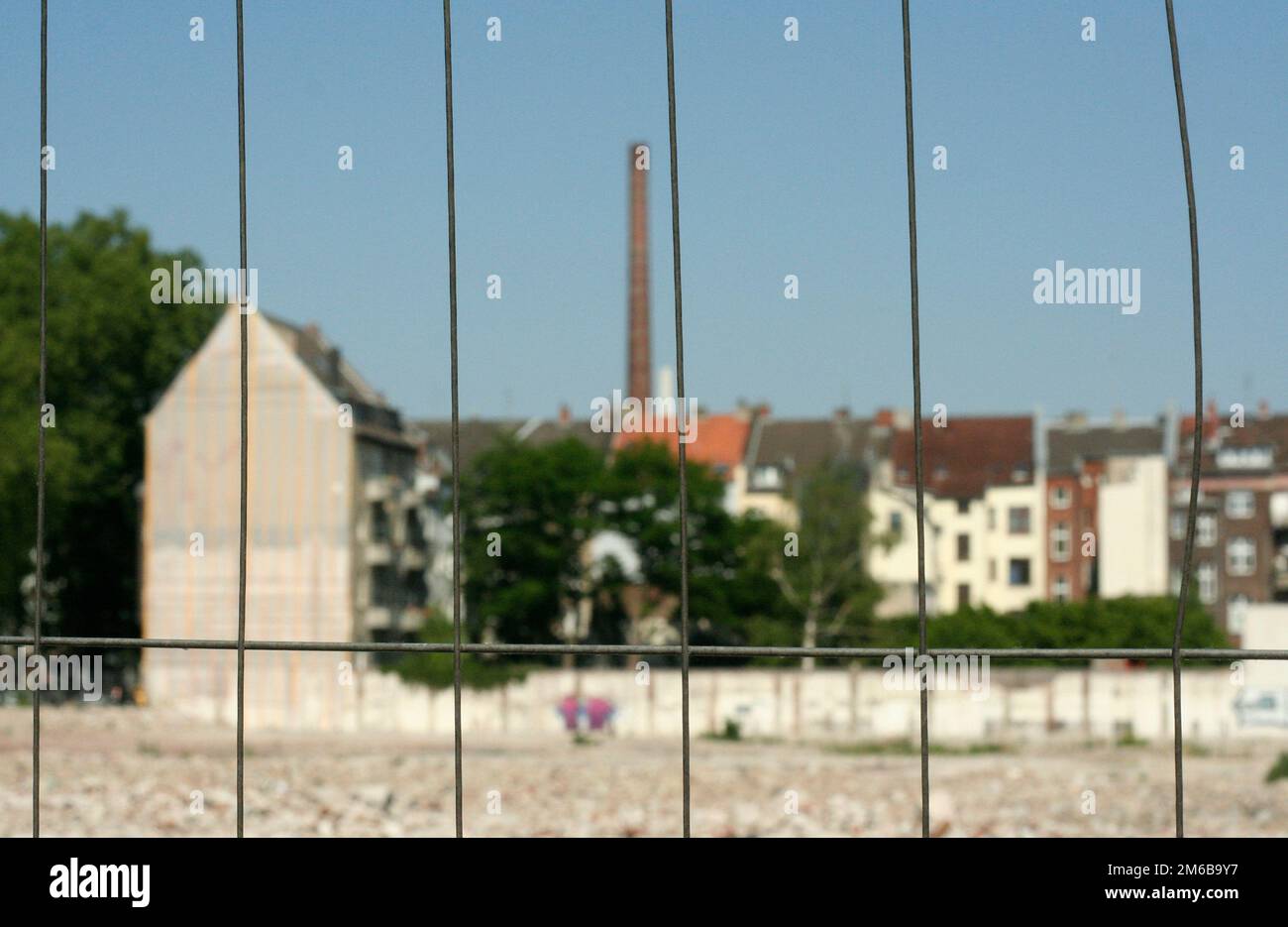 Vacant lot fence hi-res stock photography and images - Alamy