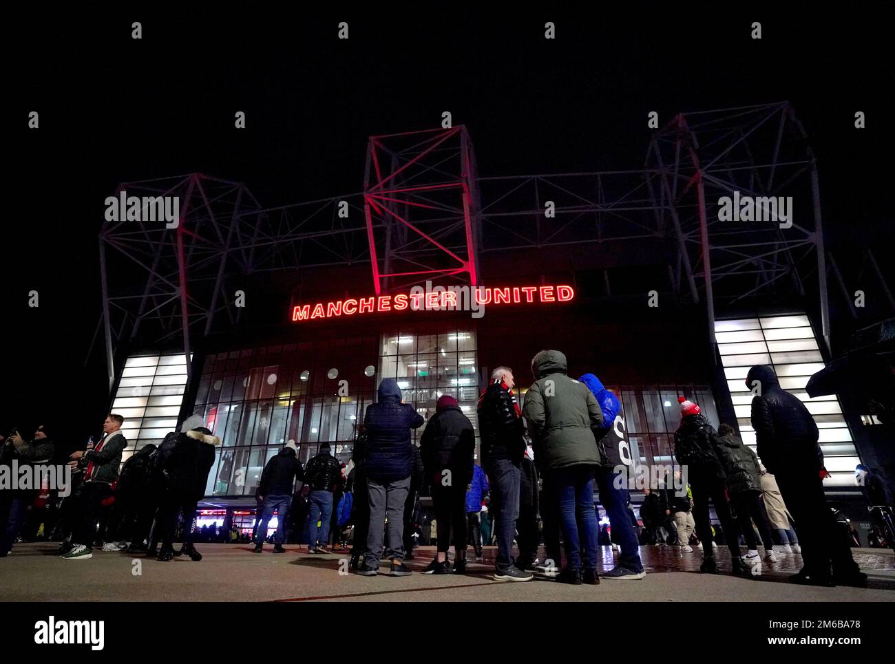 Old trafford fans 2023 hi-res stock photography and images - Alamy