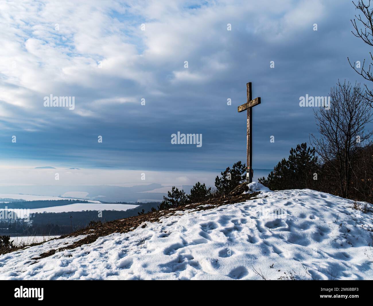 Snowy christian symbol outdoor hi-res stock photography and images - Alamy