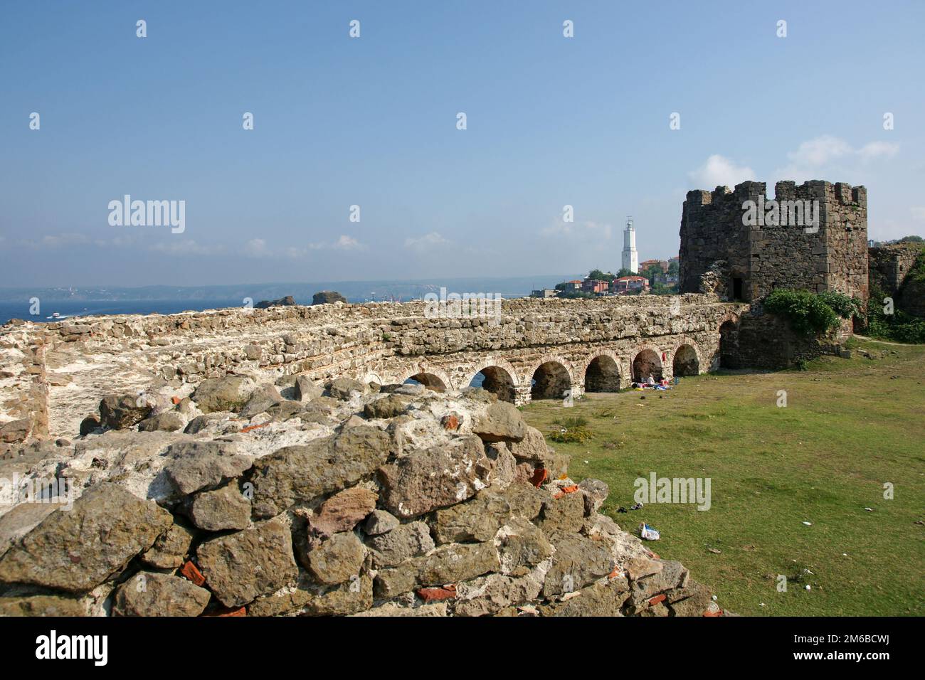 Rumelihisari bogazkesen castle hills hi-res stock photography and ...