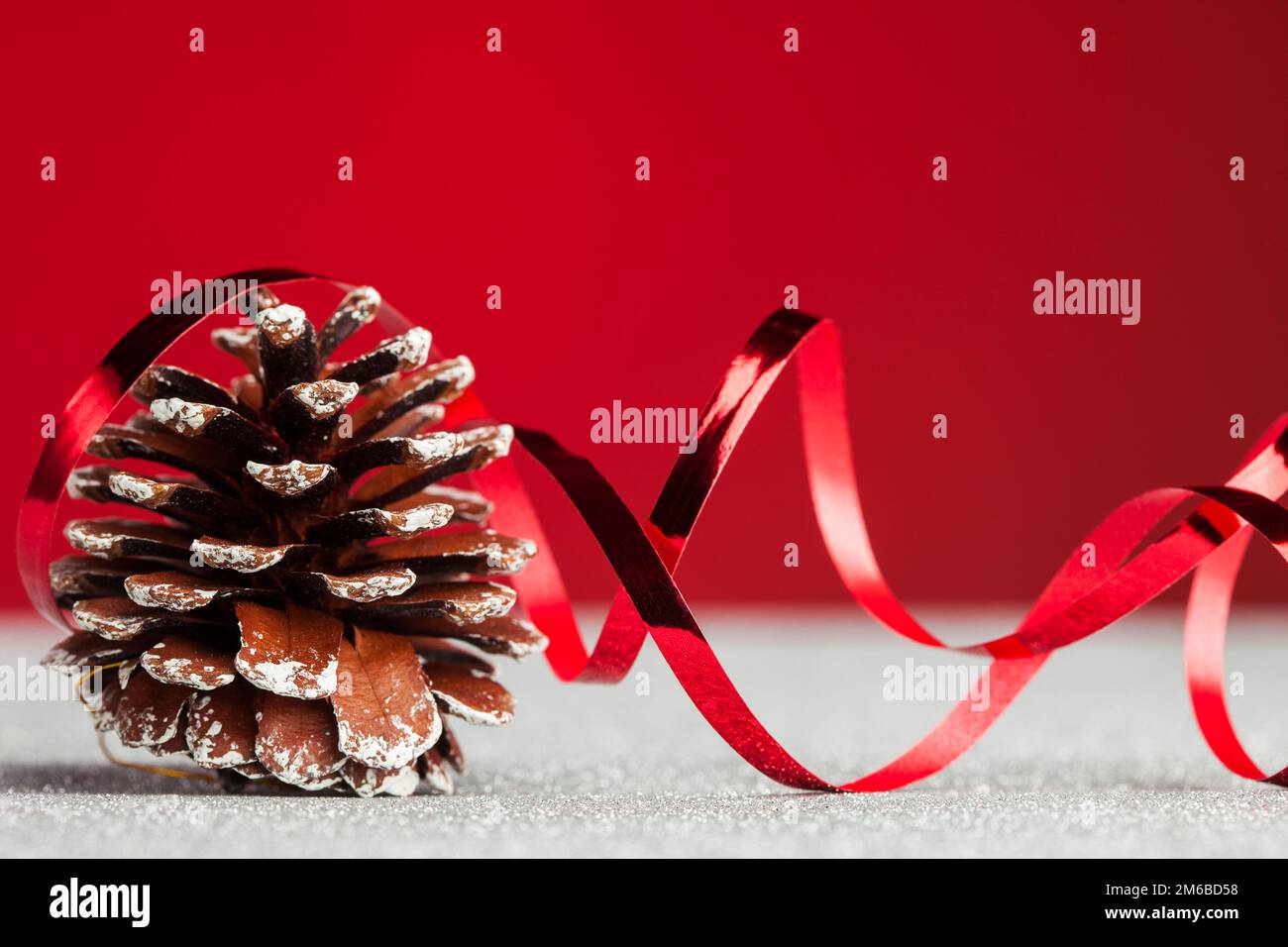 Pinecone decoration hi-res stock photography and images - Alamy