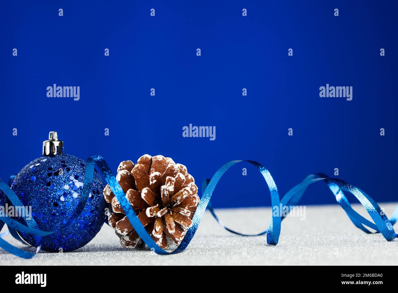 Pinecone decoration hi-res stock photography and images - Alamy