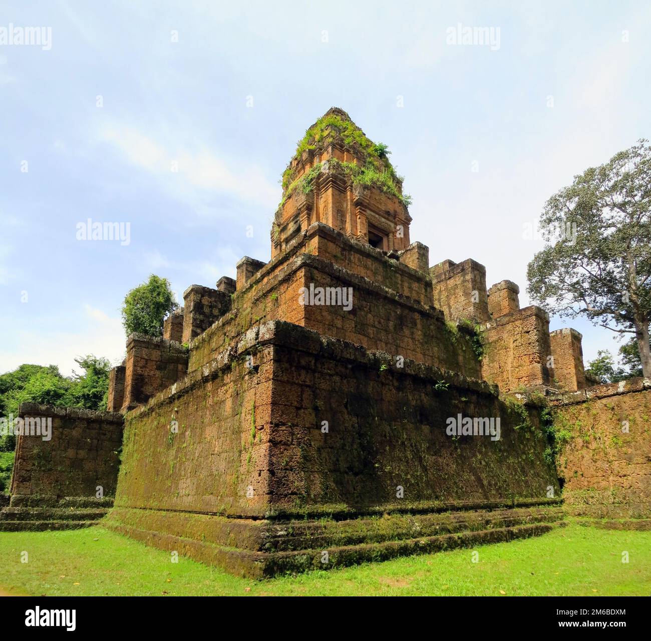 Hinduism temple ancient buildings hi-res stock photography and images ...