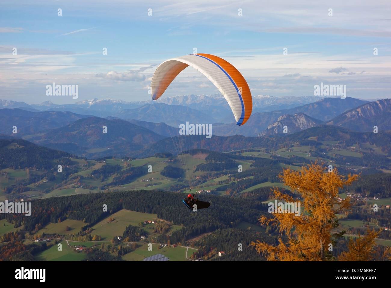 Parachute austria hi-res stock photography and images - Alamy