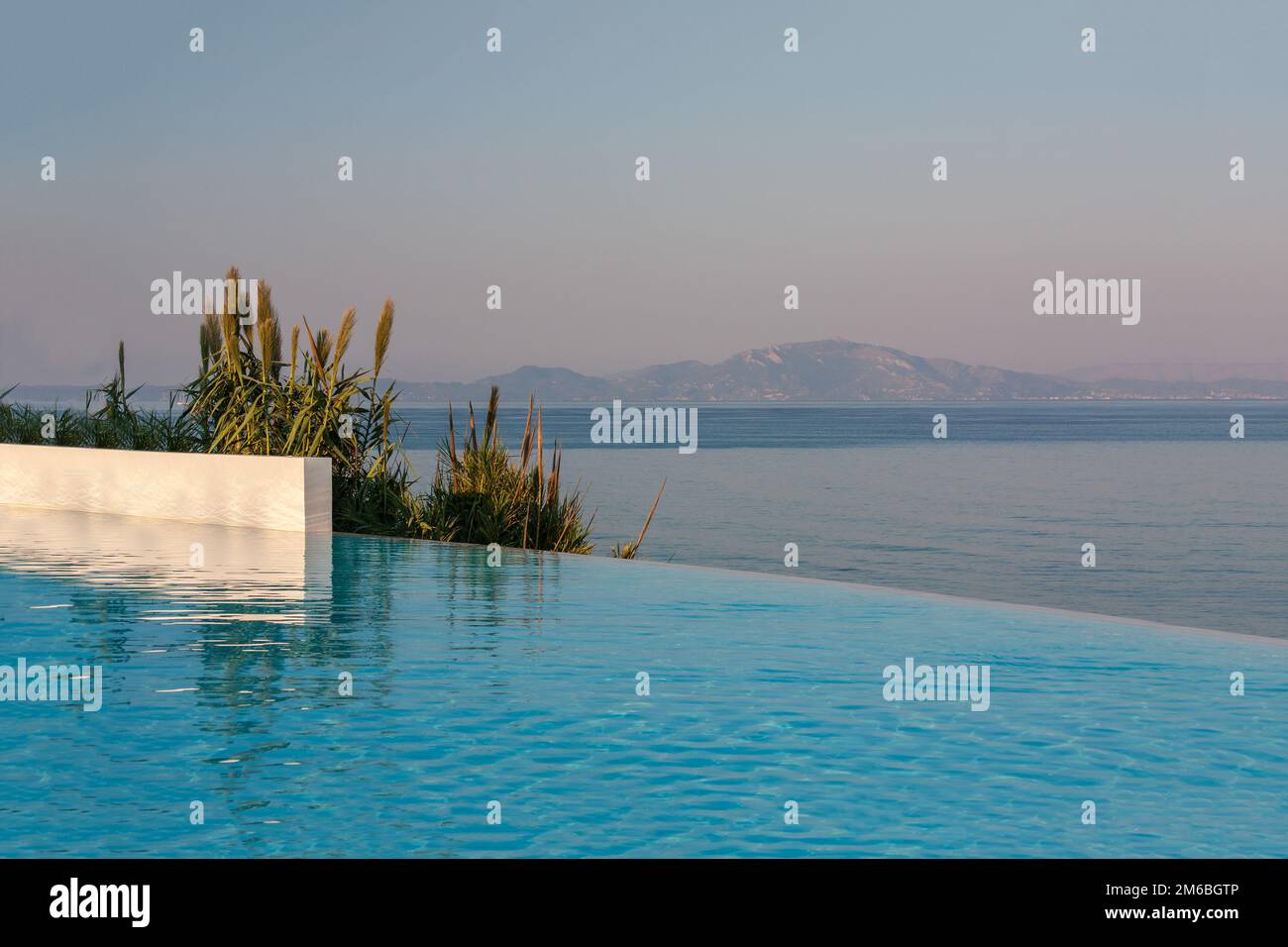 Luxury hotel resort tropical infinity hi-res stock photography and ...