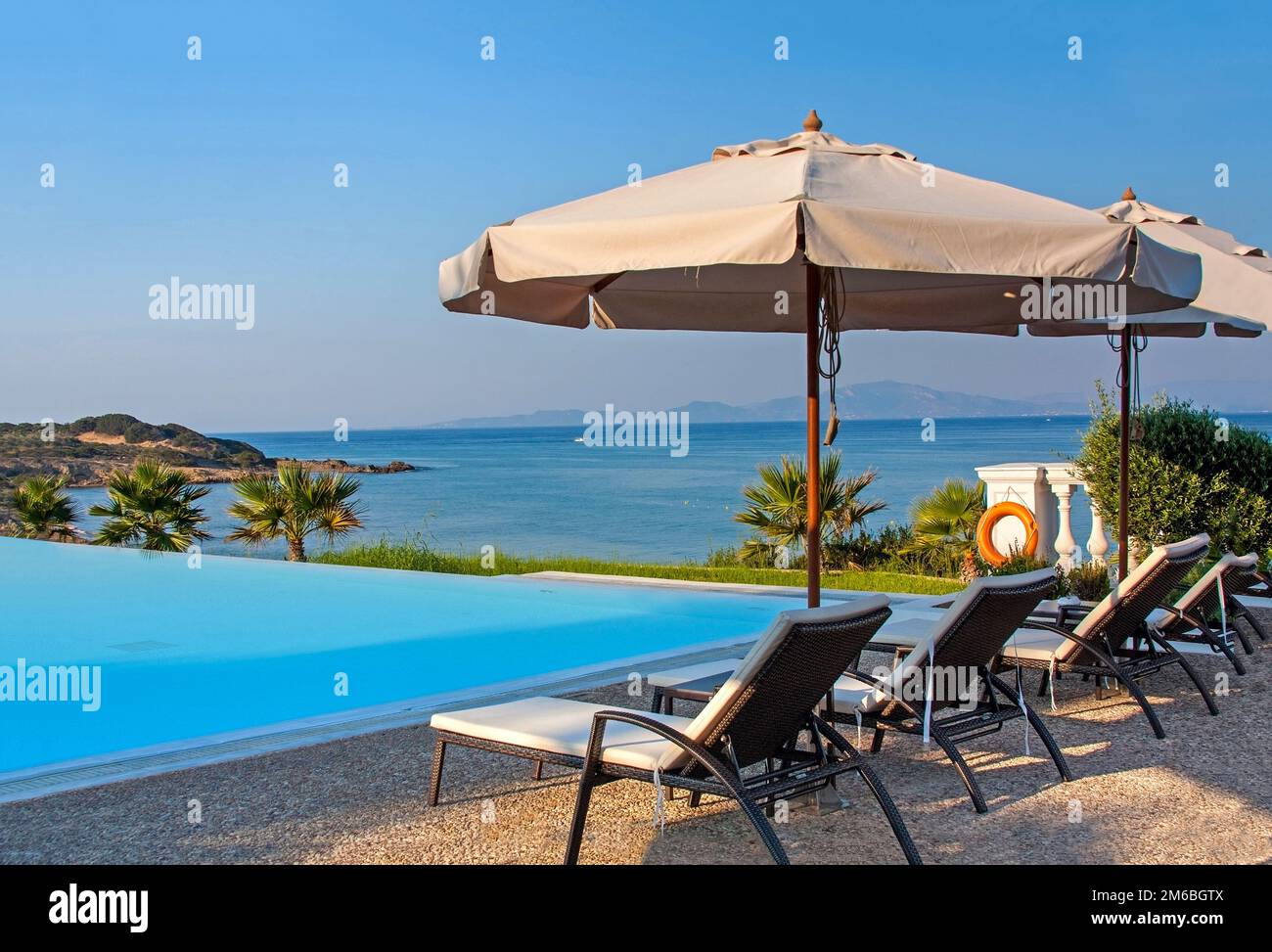 Deck infinity pool resort hi-res stock photography and images - Alamy