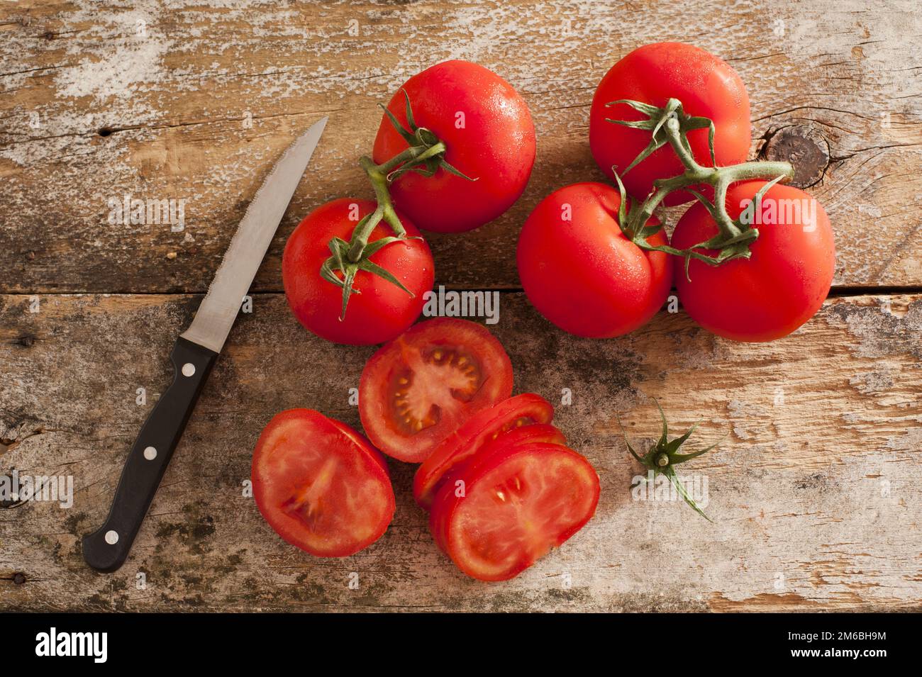 Preparing sliced ripe red tomatoes Stock Photo - Alamy