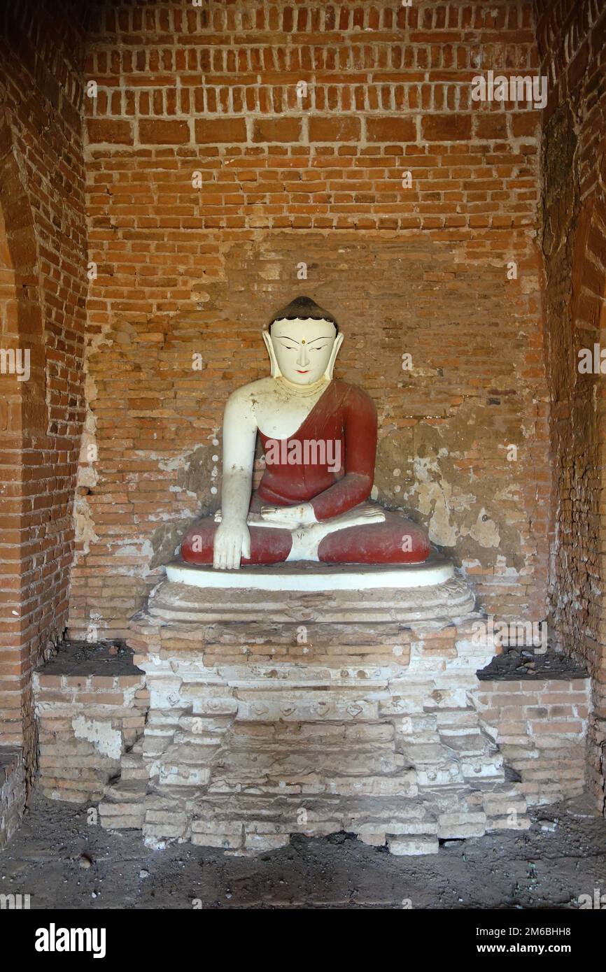 Bagan buddha statue hi-res stock photography and images - Alamy