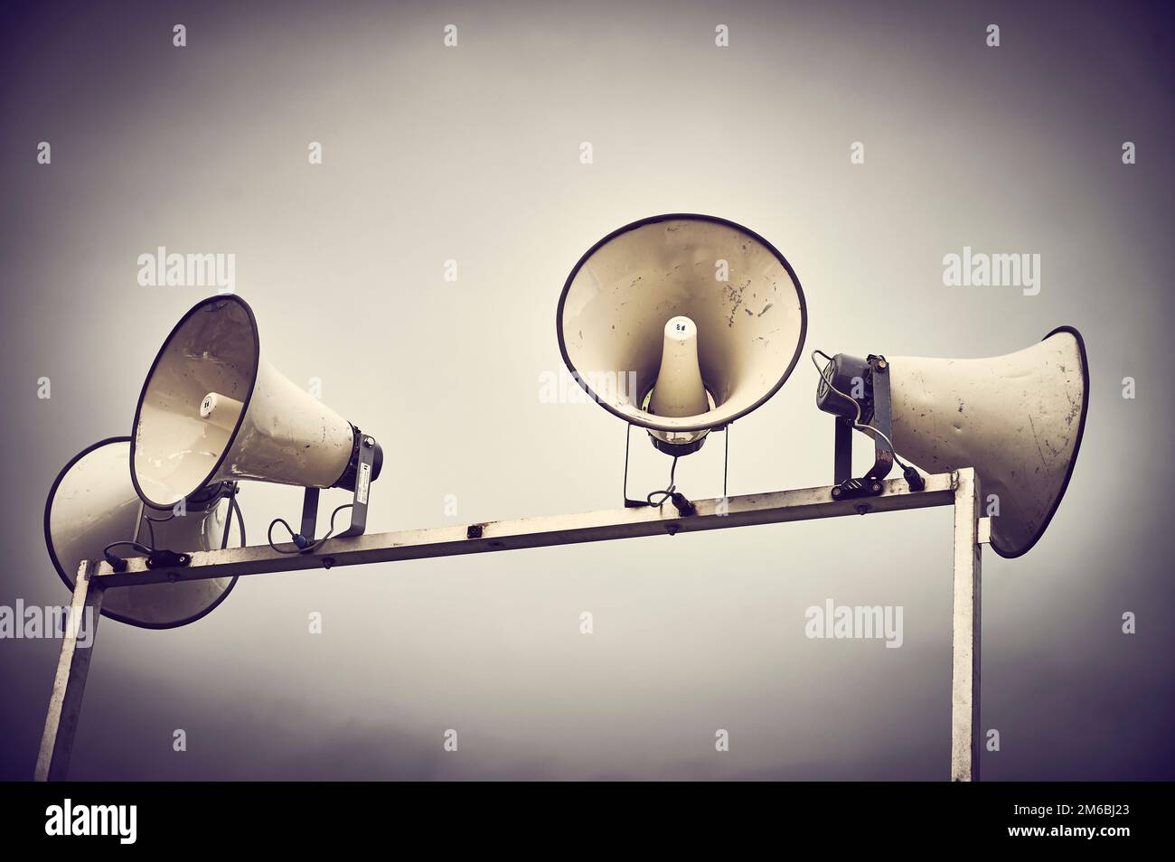 Loud speakers hi-res stock photography and images - Alamy