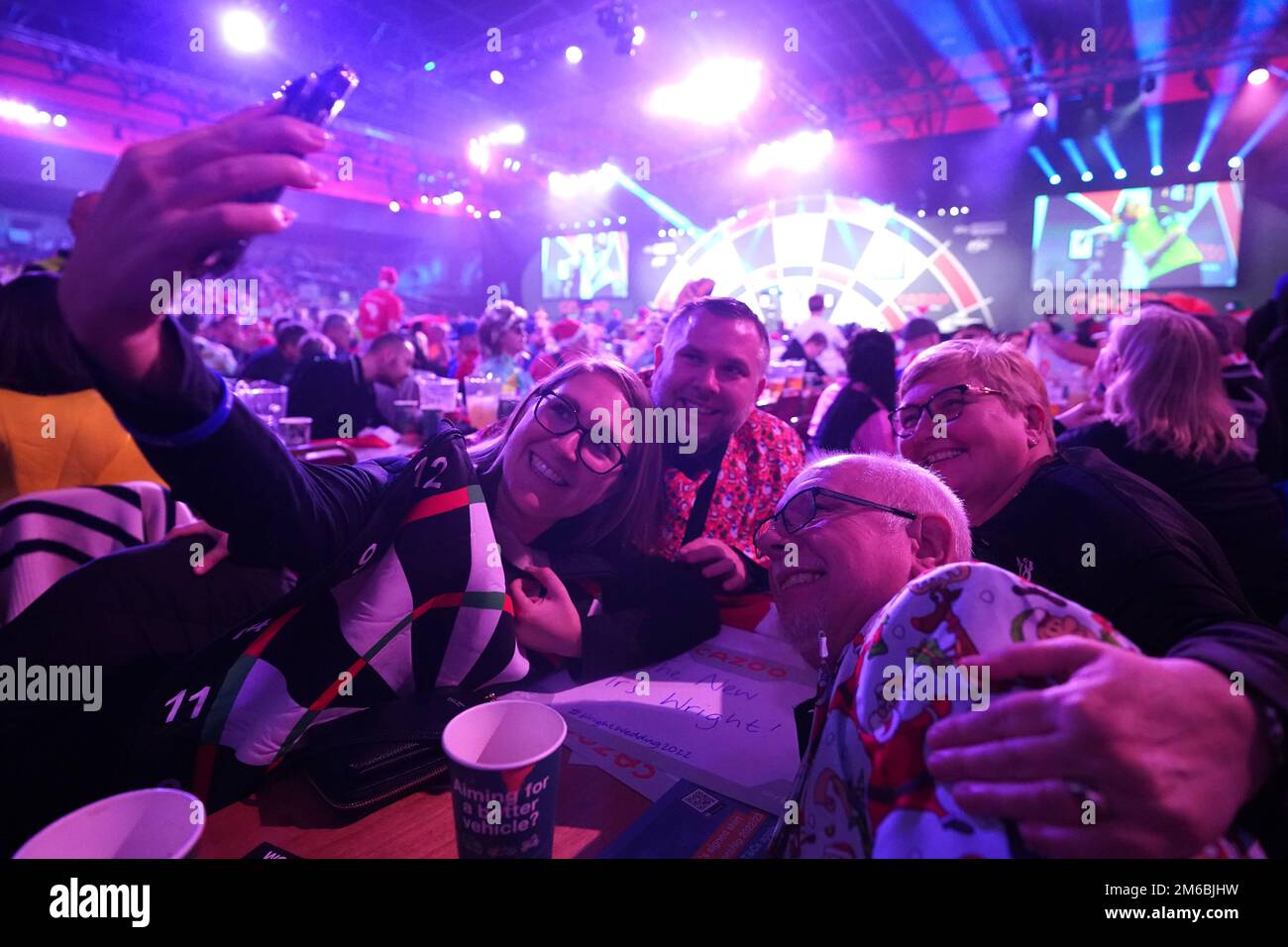 Cazoo world darts championship 2022 23 final alexandra palac hi-res ...