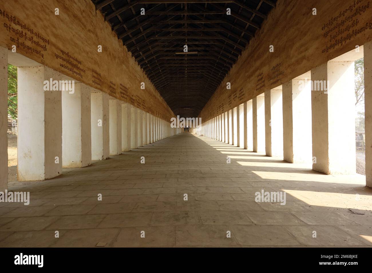 Long corridor hi-res stock photography and images - Alamy