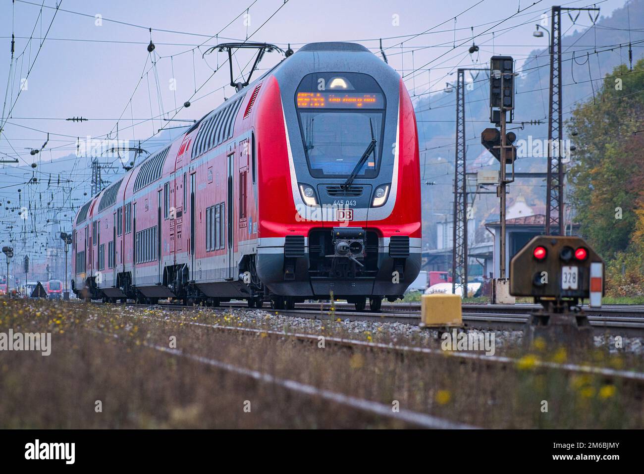 A class 445 regional express (445 043), Bombardier TWINDEXX, drives ...