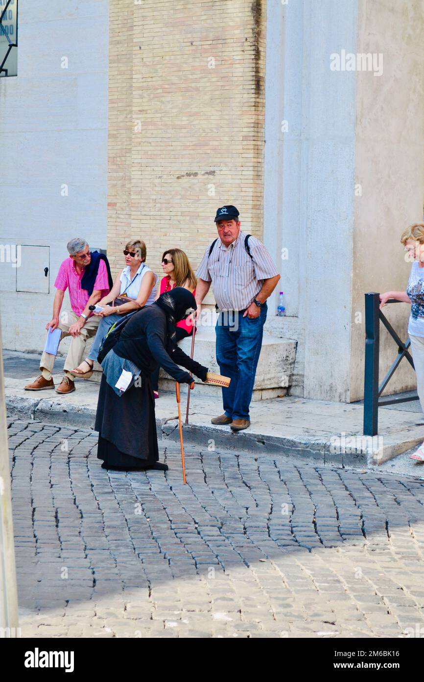 Candid street scene hi-res stock photography and images - Alamy