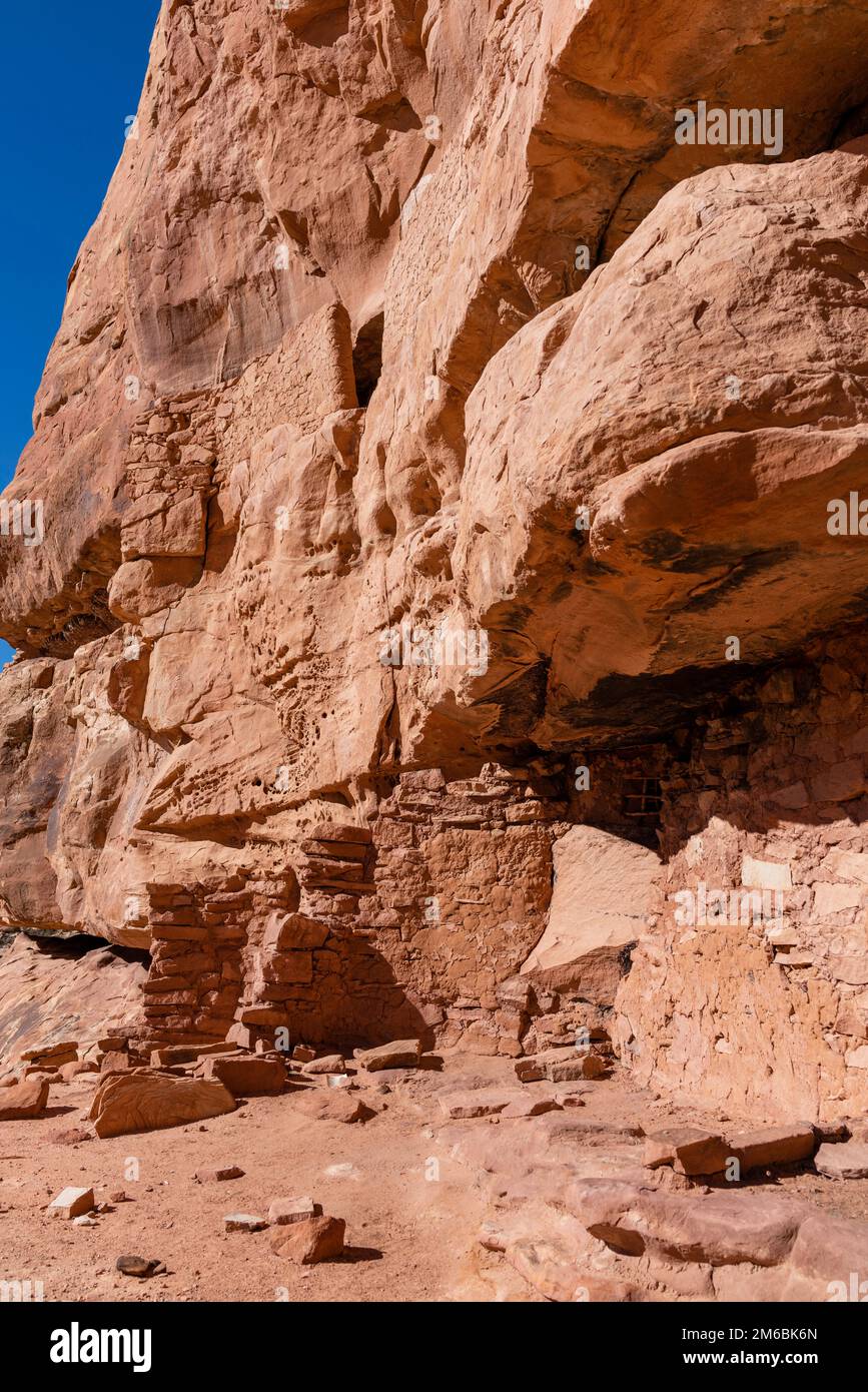 Jailhouse Ruin. Backpacking in Grand Gulch and viewing Anasazi dwellings and rock art. Near ...