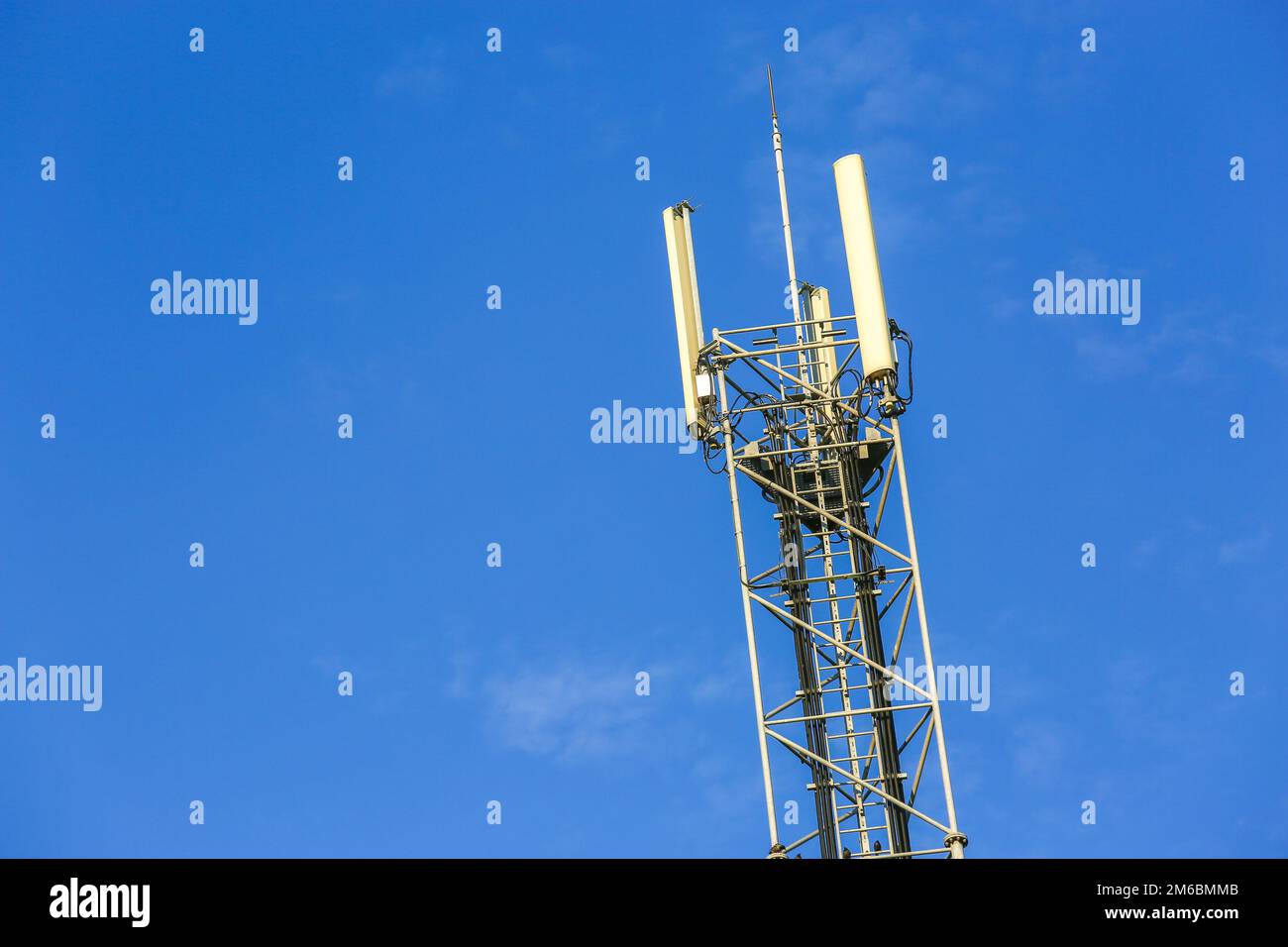 Network antenna hi-res stock photography and images - Alamy