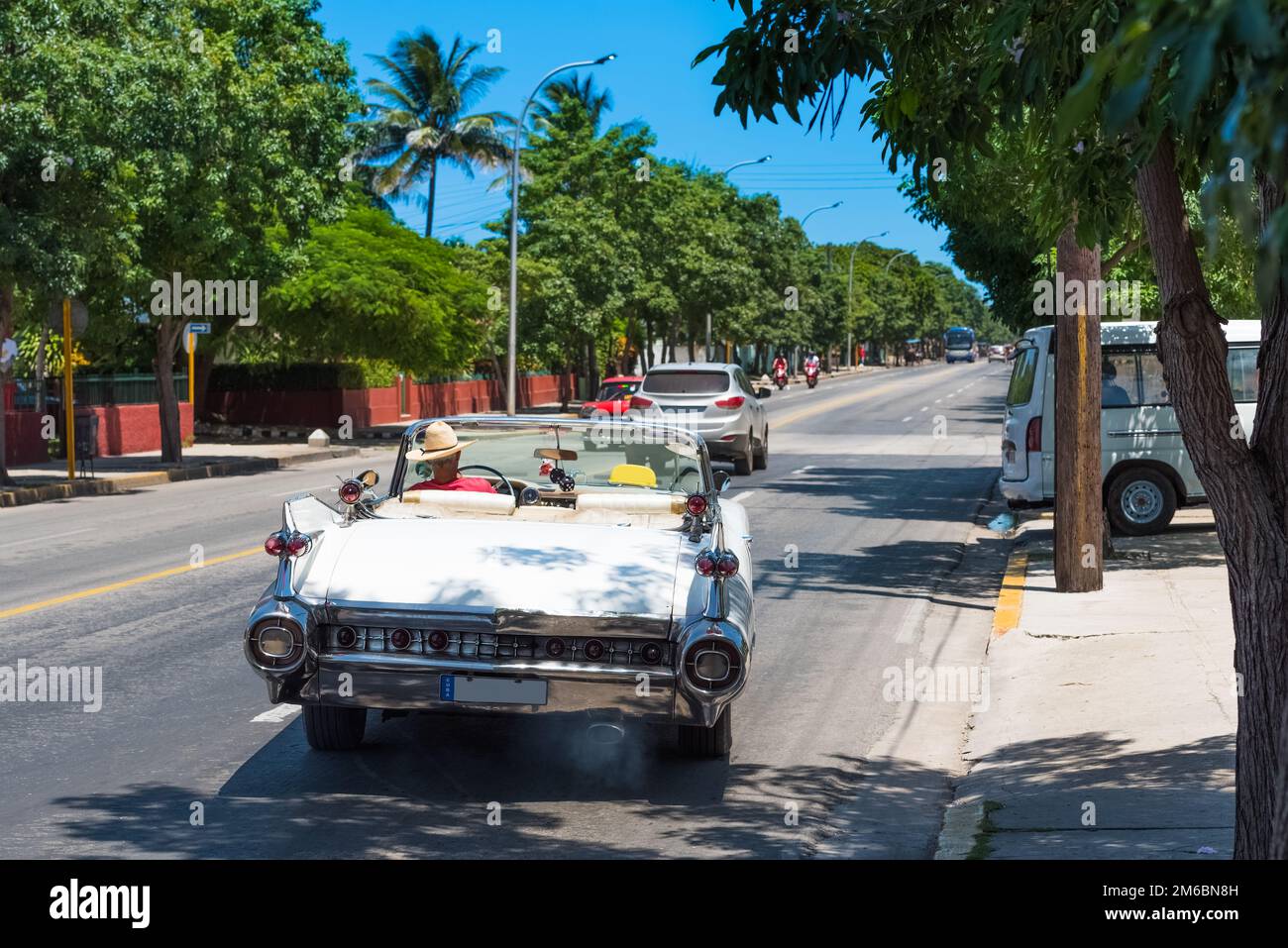 American white Cadillac classic caron the road in Varadero Cuba - Serie ...