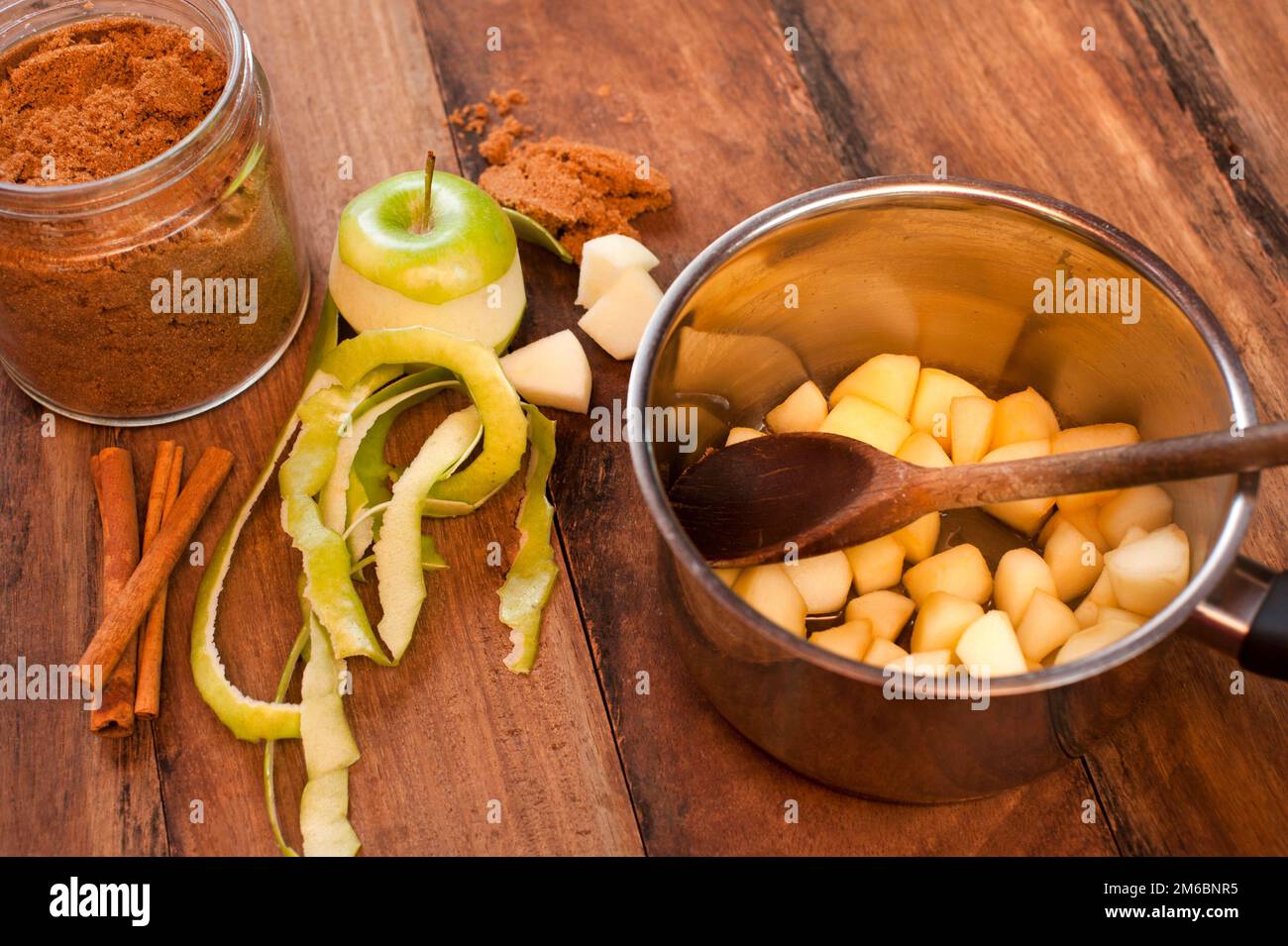 Preparing homemade apple and cinnamon sauce Stock Photo - Alamy