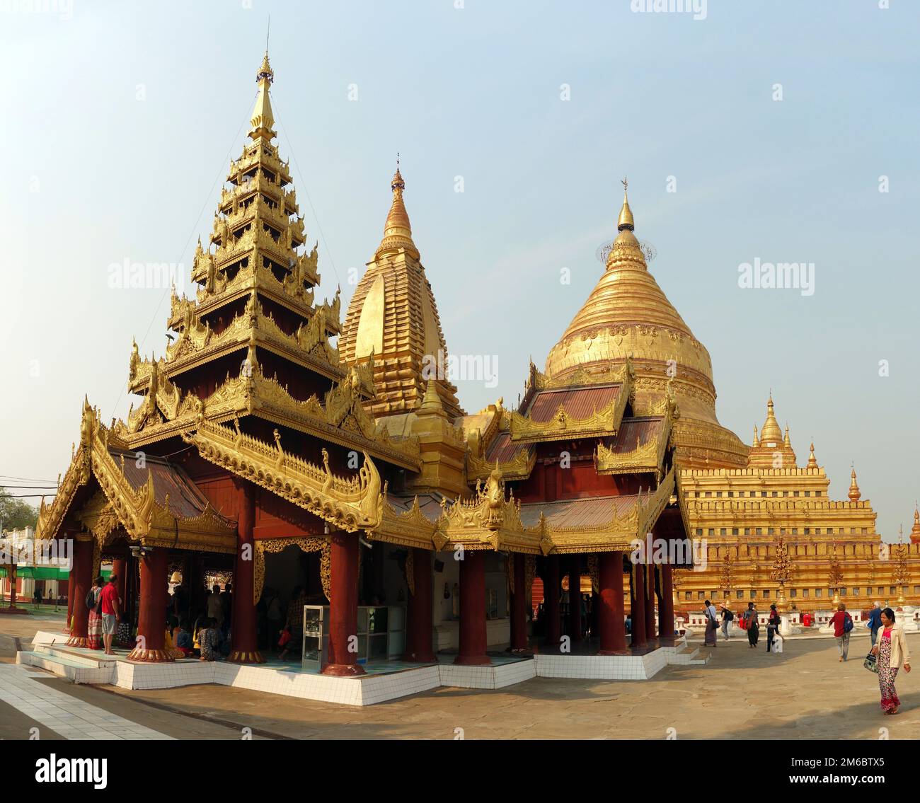 Shwe zi gon pagoda, Bagan, Myanmar Stock Photo - Alamy