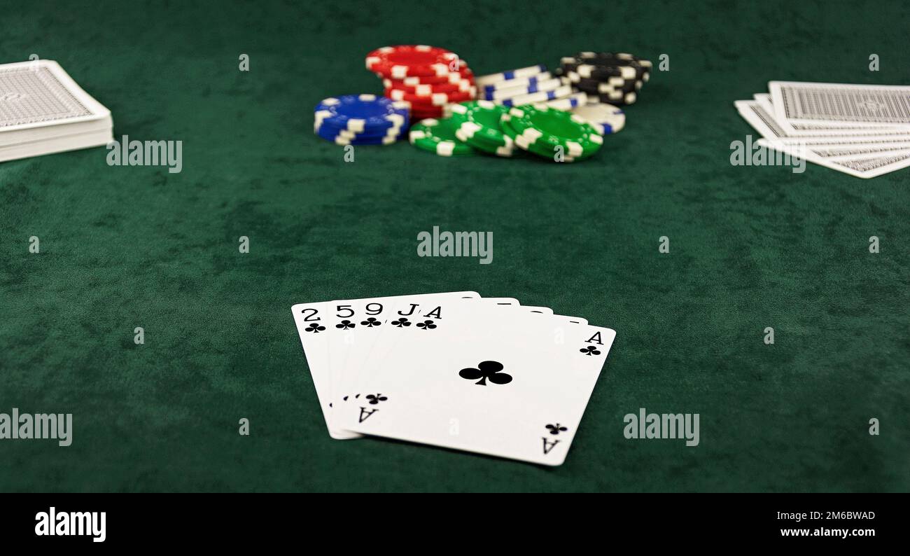 Playing cards pictures hi-res stock photography and images - Alamy