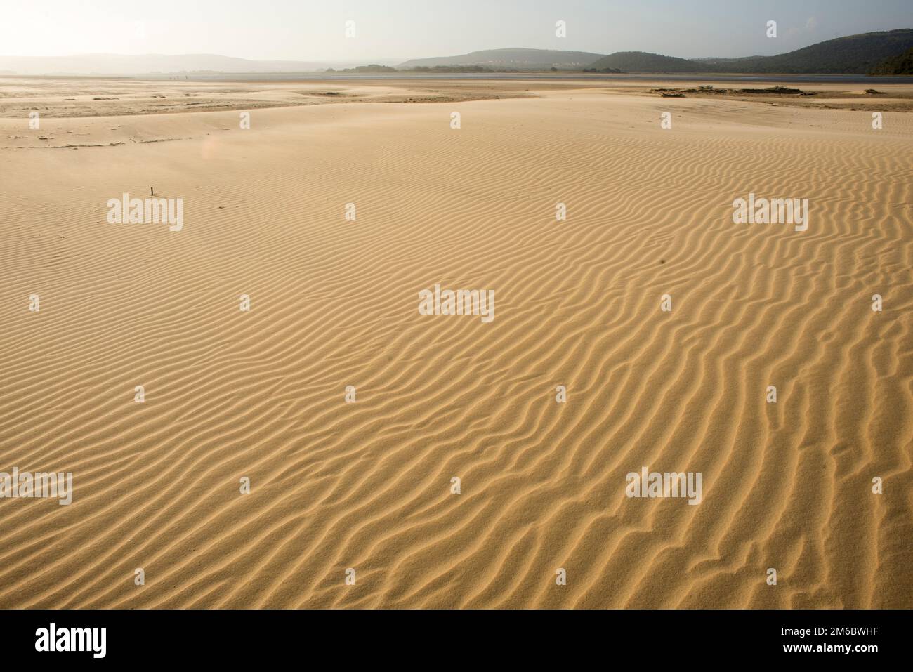 Large open stretch of beach Stock Photo - Alamy