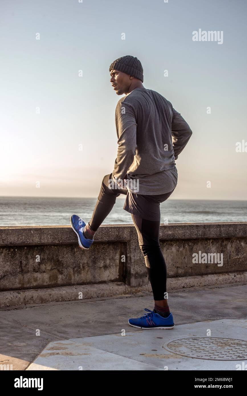 Back fitness ocean road hi-res stock photography and images - Alamy