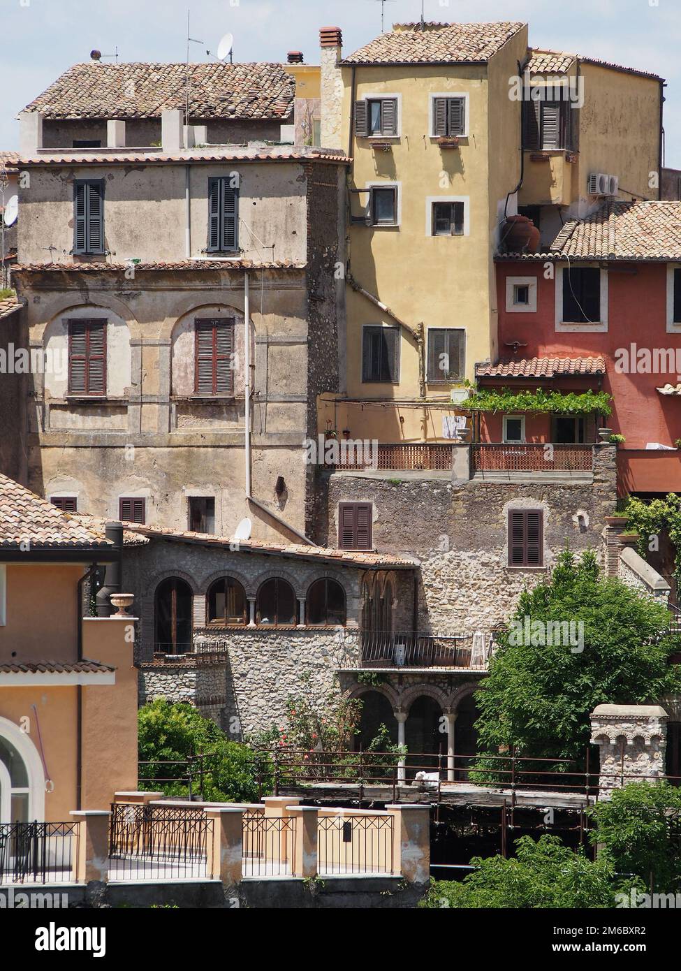 Traditional Italian Homes on Hillside in Tivoi Stock Photo - Alamy