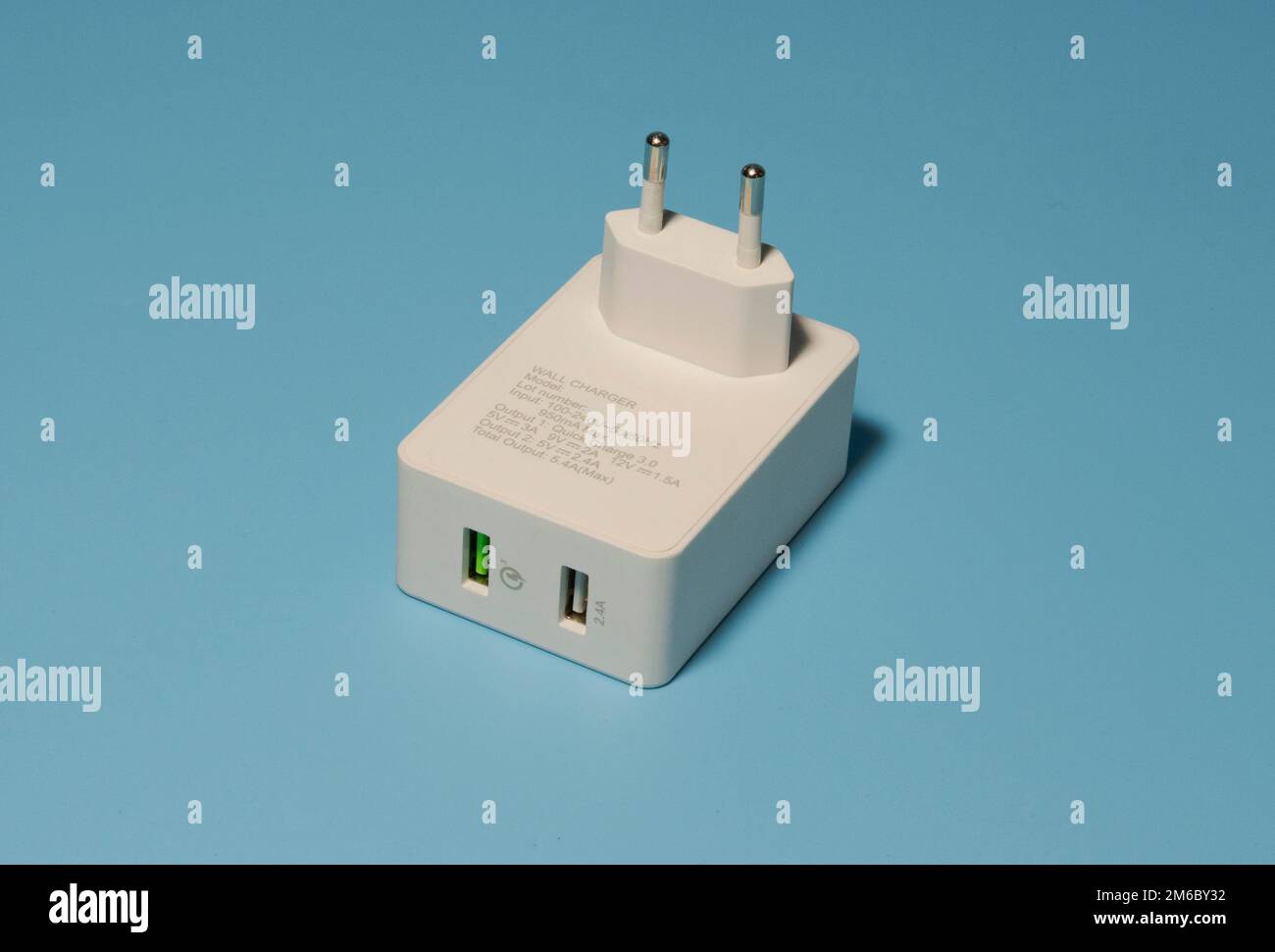 Charger USB with two outputs. simple charge 2.0 and quick charge 3.0 ...