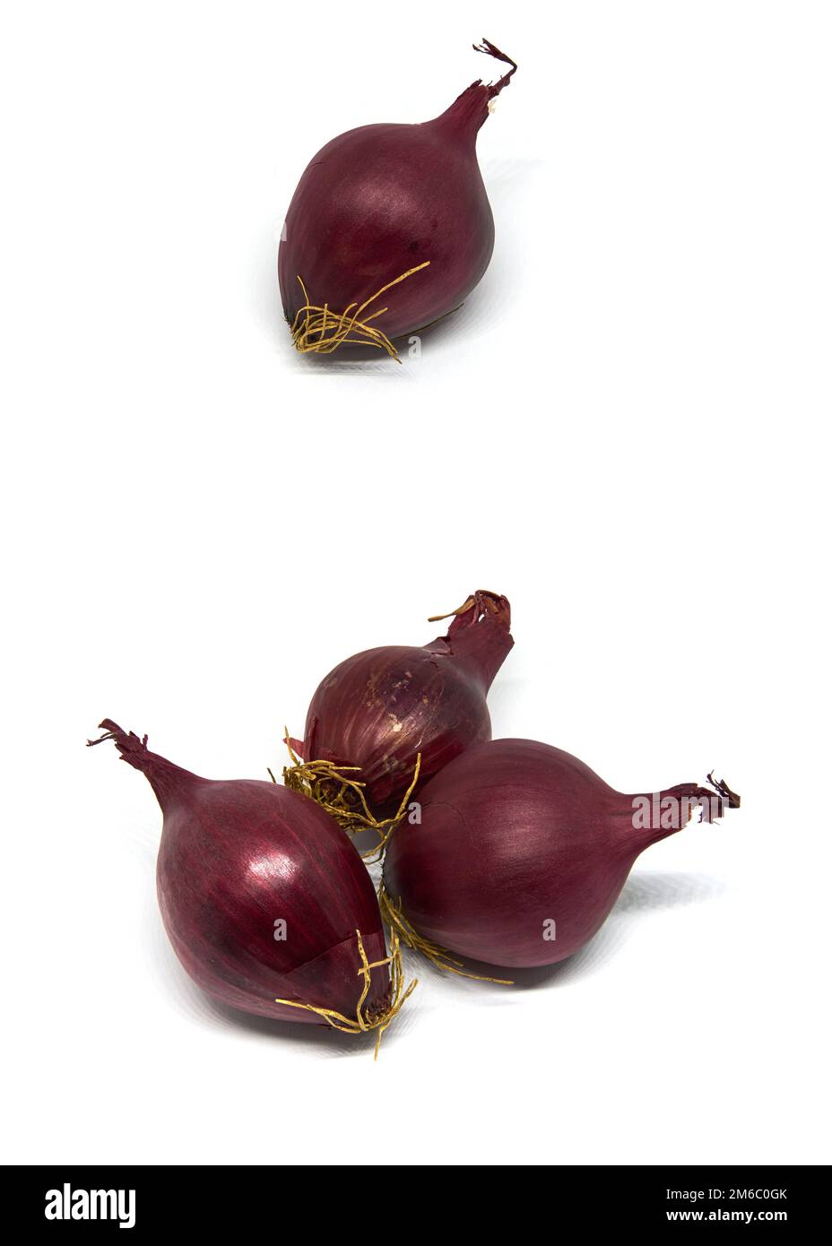 Red onion bulb isolated on white background Stock Photo - Alamy